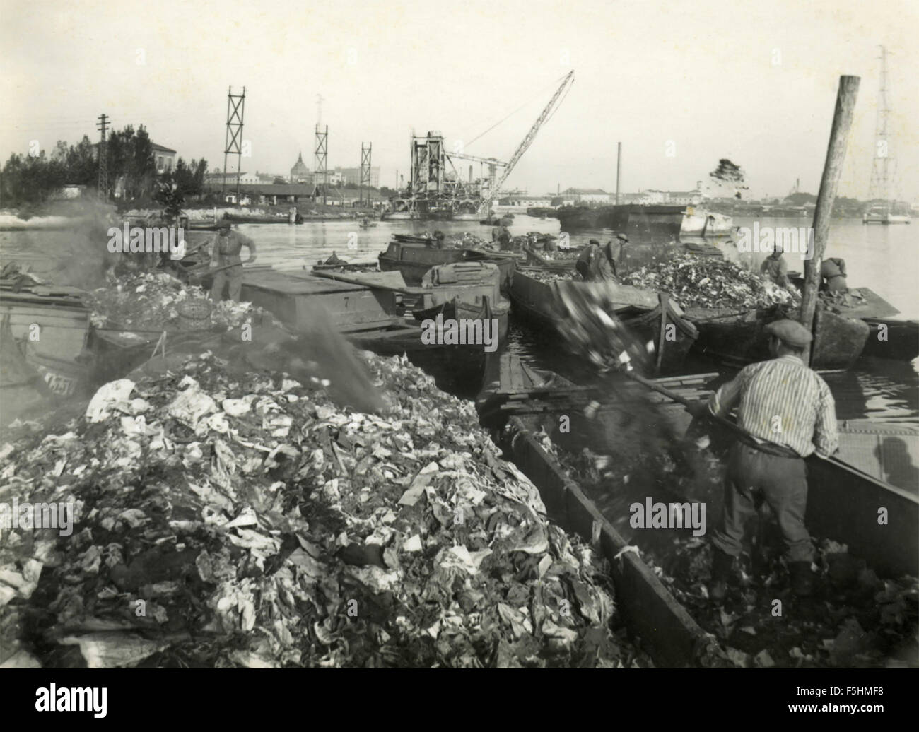 Waste disposal barges hi-res stock photography and images - Alamy