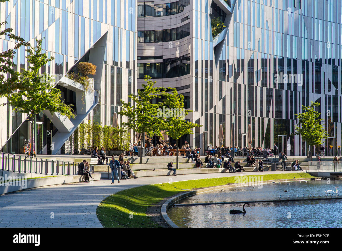 Building complex with offices, shops and restaurants Kö-Bogen in ...