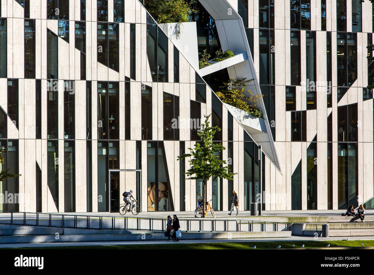 Building complex with offices, shops and restaurants Kö-Bogen in ...