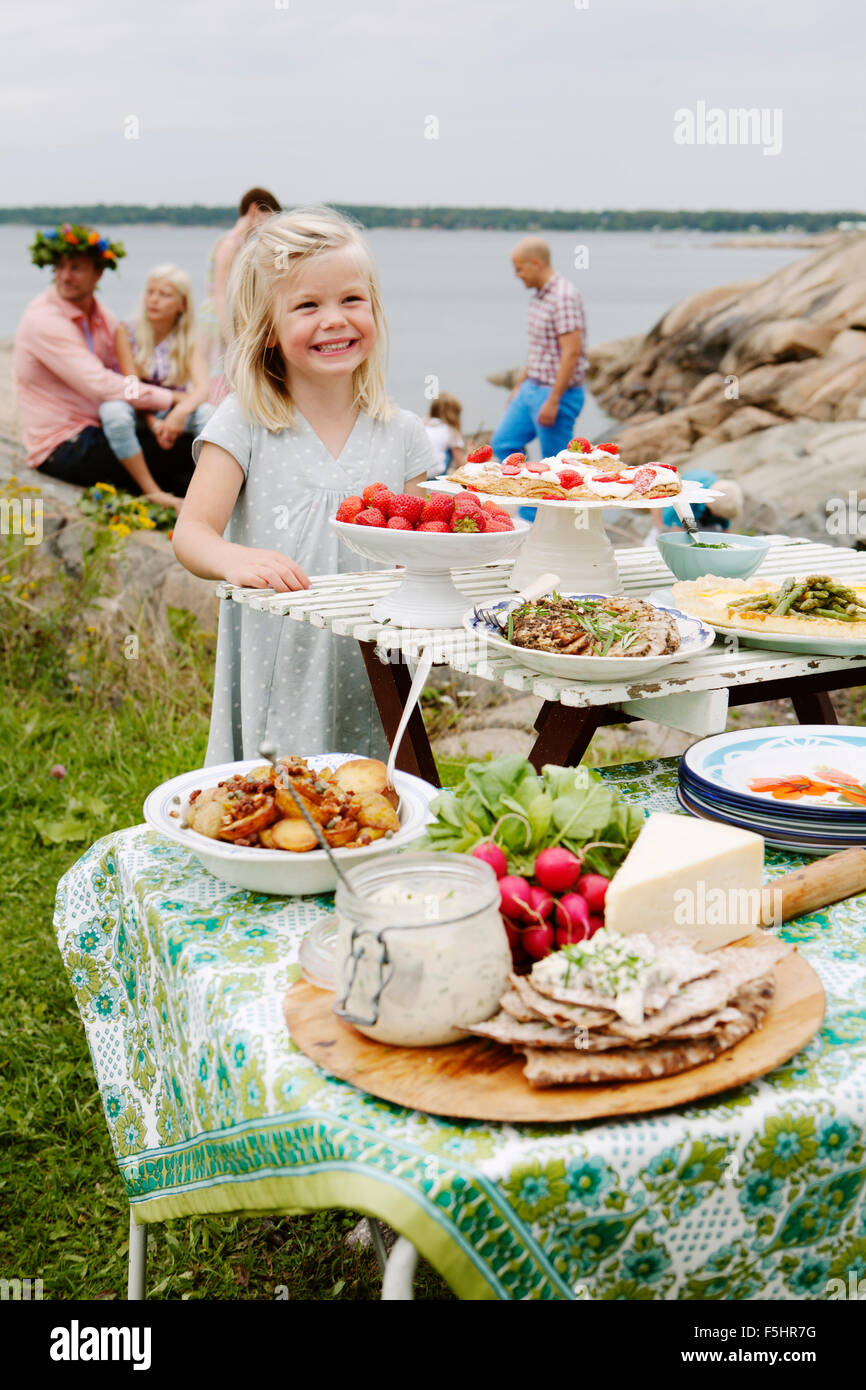 Person standing next table hi-res stock photography and images - Alamy