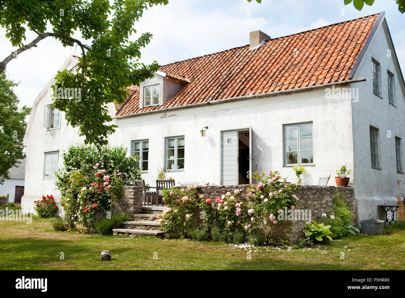 Fragile house hi-res stock photography and images - Alamy