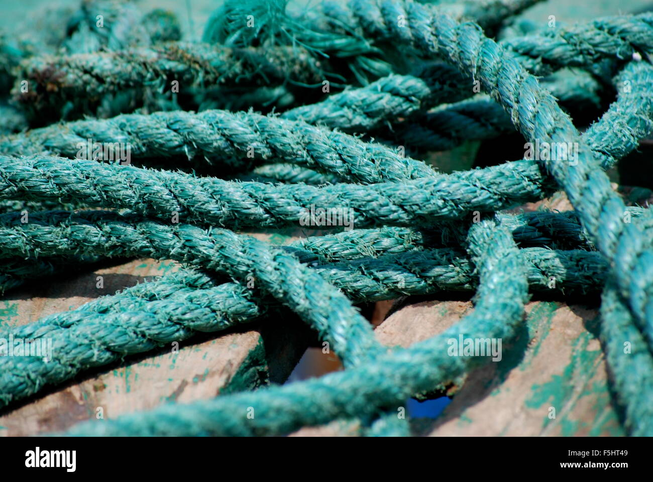 Close up green rope Stock Photo - Alamy