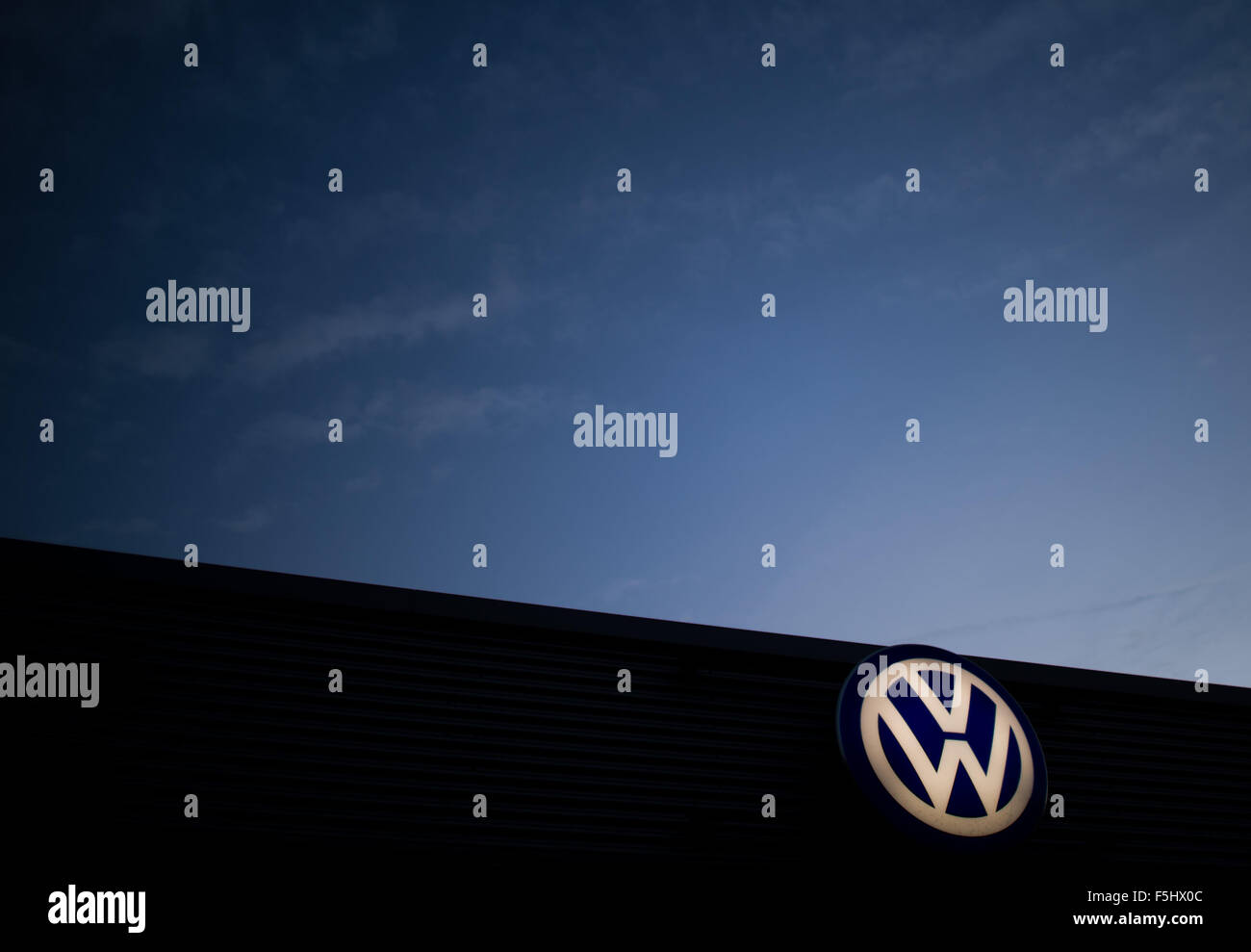 Hanover, Germany. 05th Nov, 2015. A VW logo shines at dawn at a ...