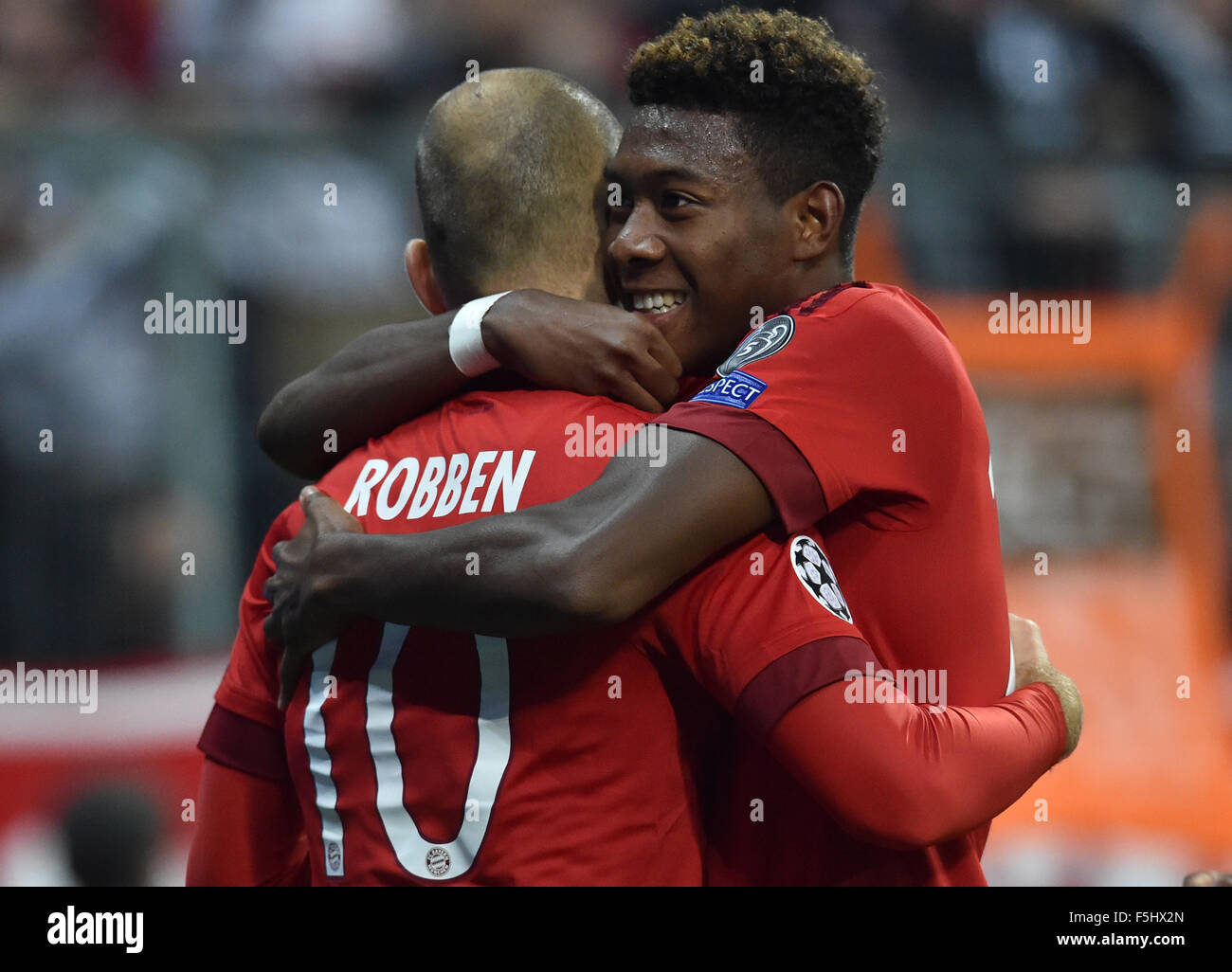 Munich, Germany. 4th Nov, 2015. Bayern Munich's David Alaba (r) and ...