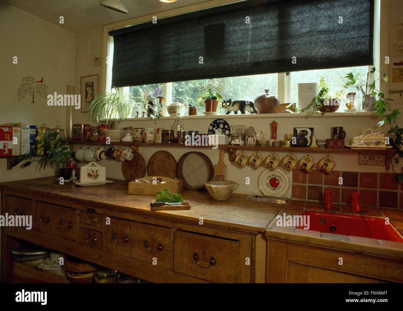 Kitchen window uk hi-res stock photography and images - Alamy