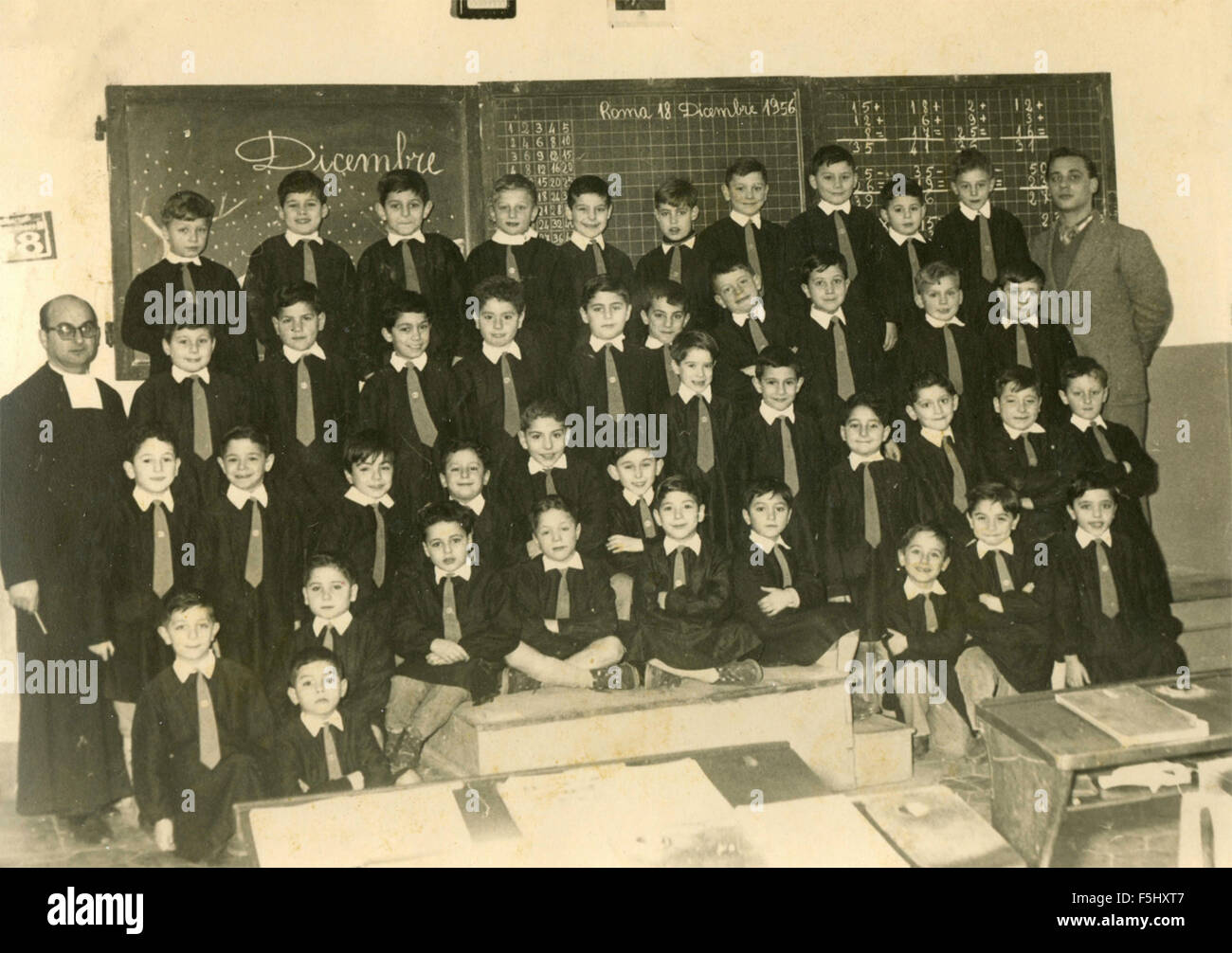 Photo Class 2 Elementary School, Italy Stock Photo - Alamy