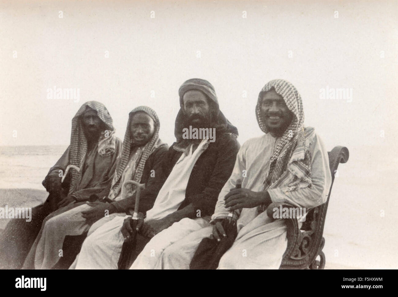 Group of indians with kefia hi-res stock photography and images - Alamy