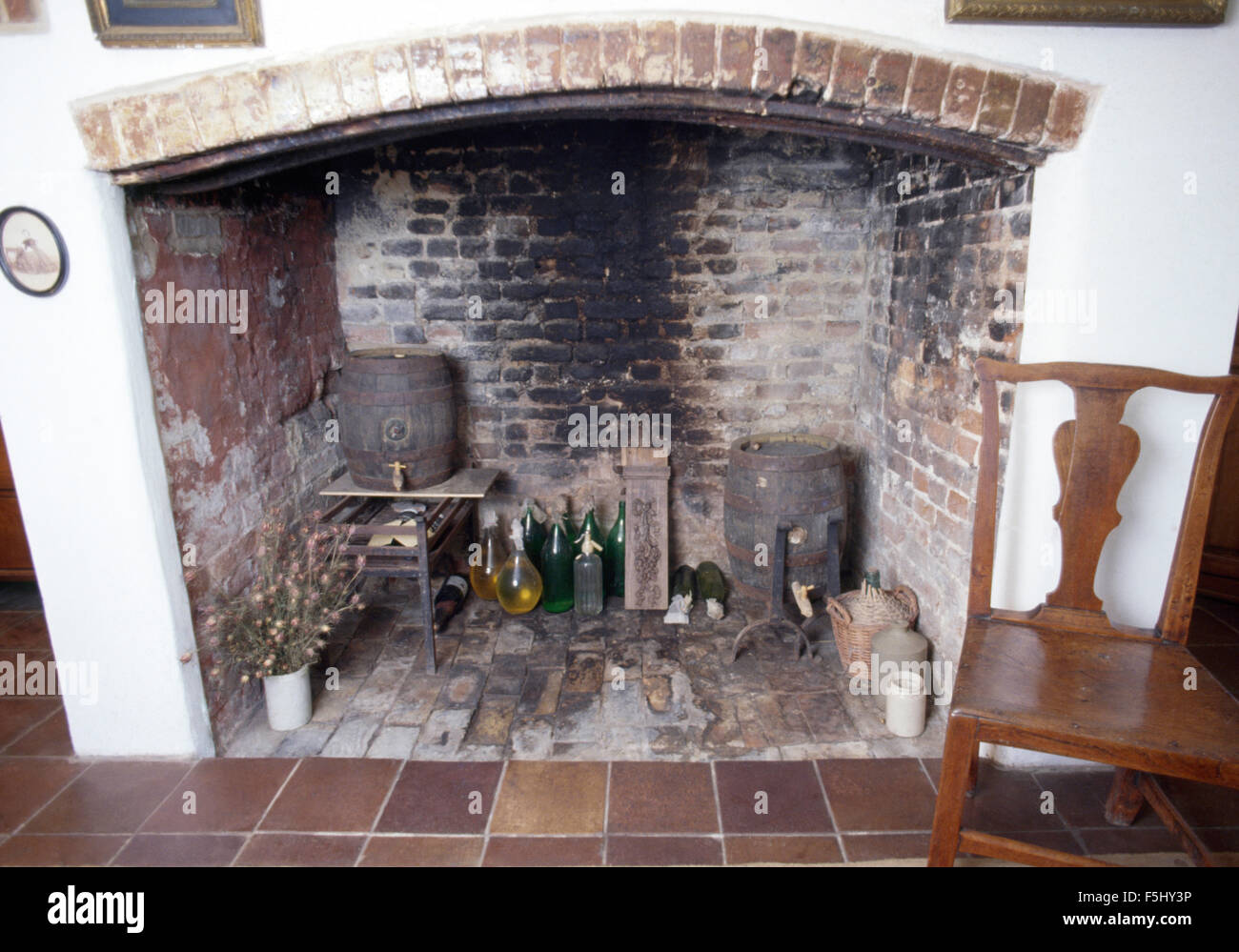 Victorian fireplace england hi-res stock photography and images - Alamy