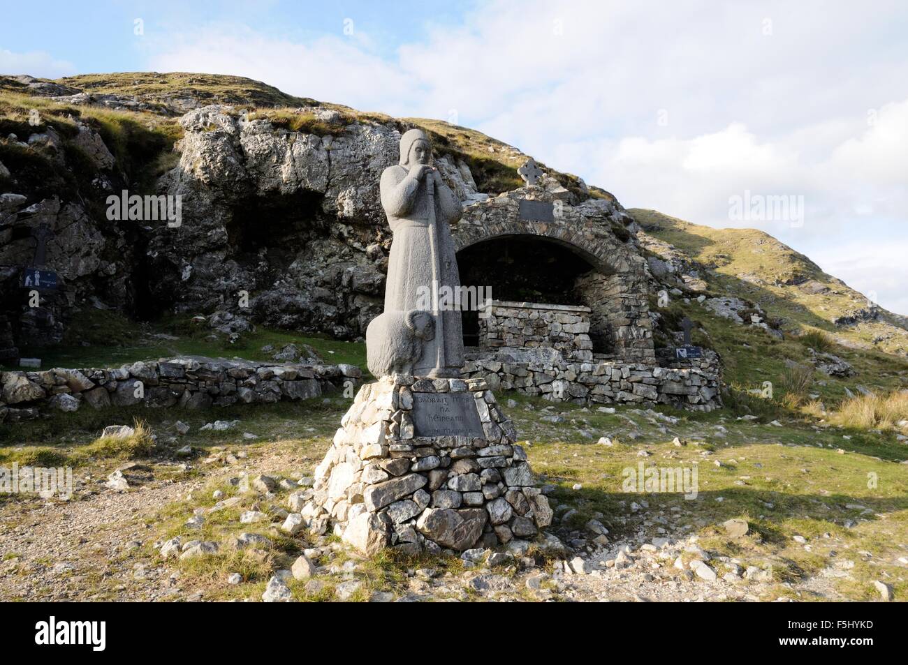 Saint patrick statue hi-res stock photography and images - Alamy