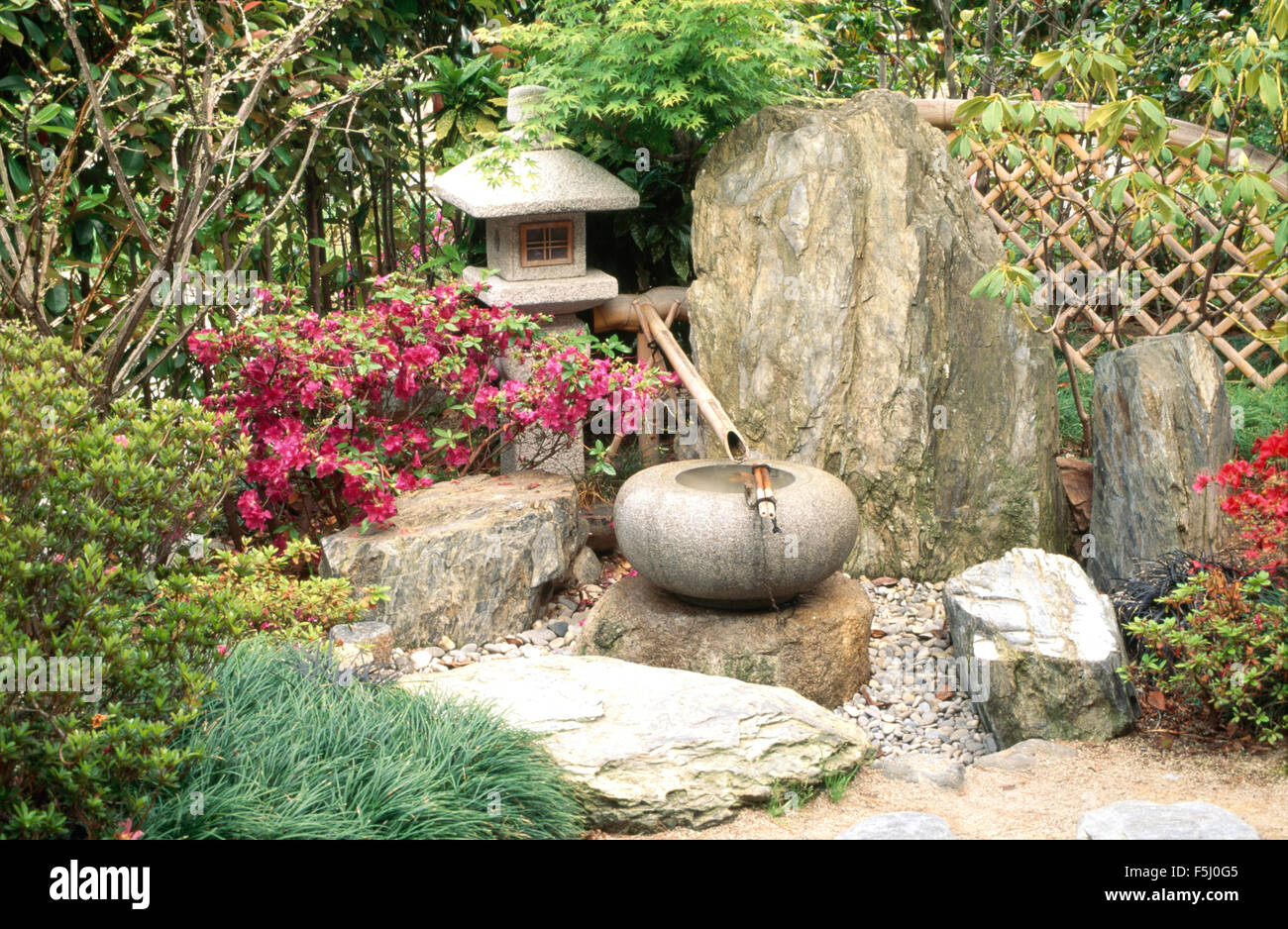Japanese water feature hi-res stock photography and images - Alamy