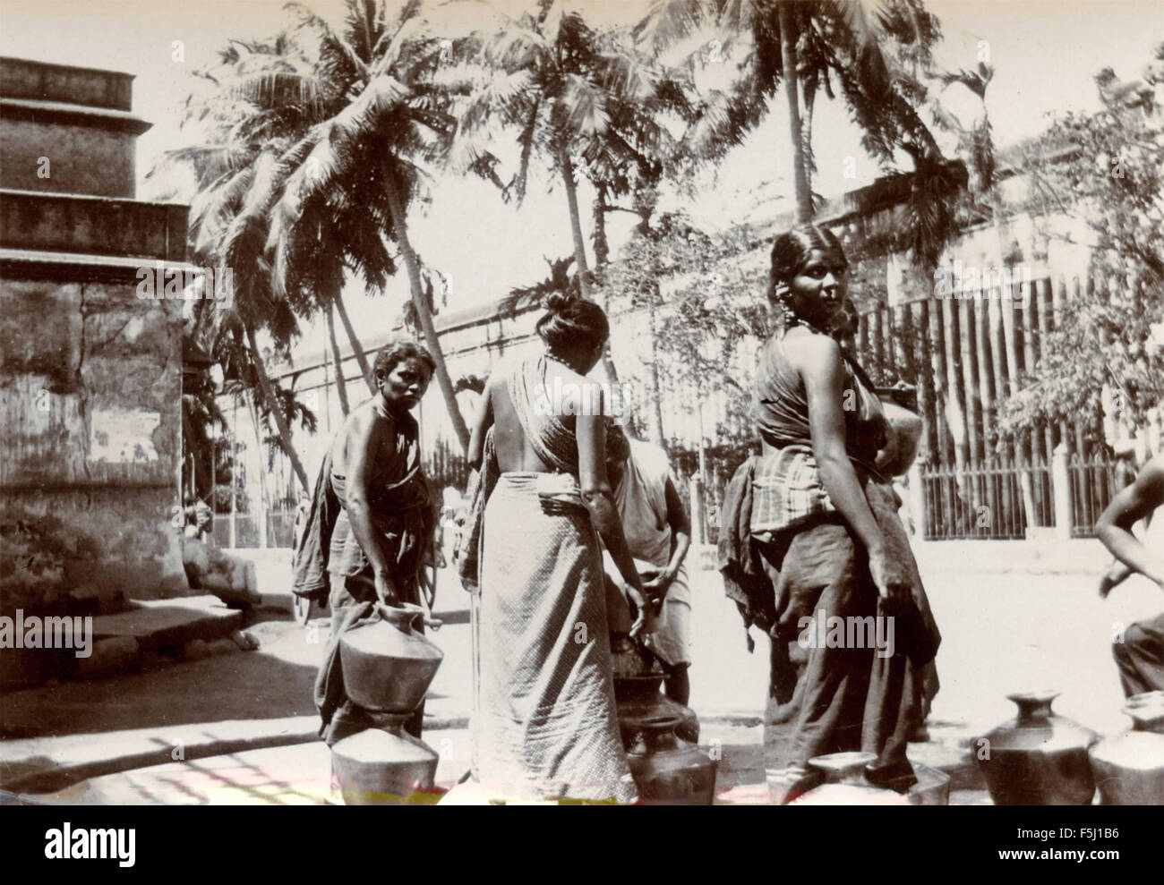 Indian women fetch water, India Stock Photo - Alamy