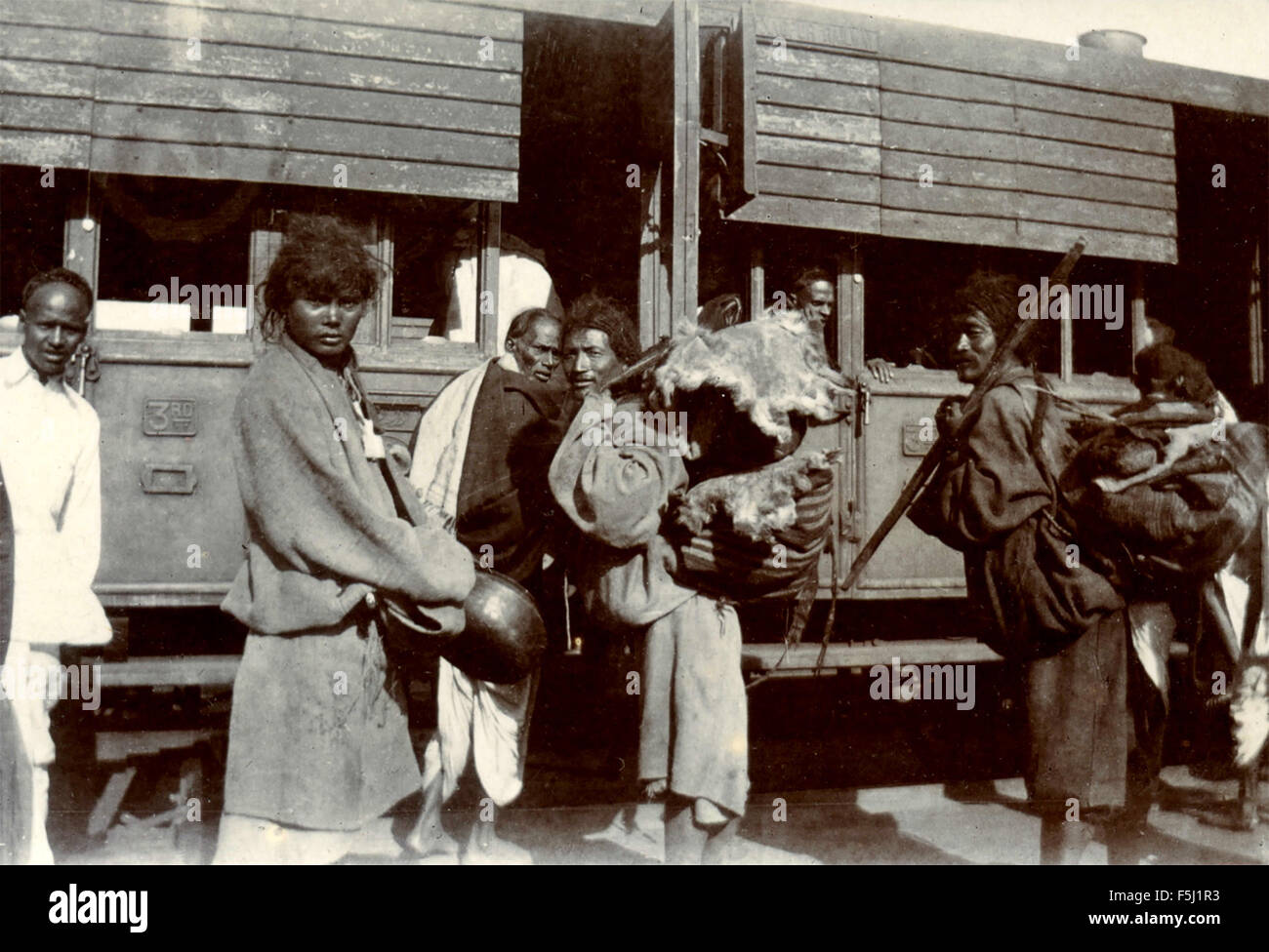 Third class train india hi-res stock photography and images - Alamy