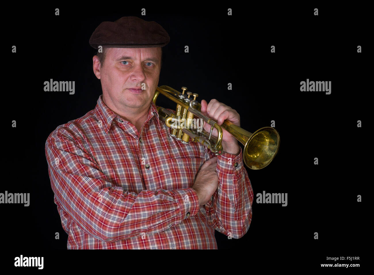 Portrait of mature trumpeter with the instrument Stock Photo - Alamy