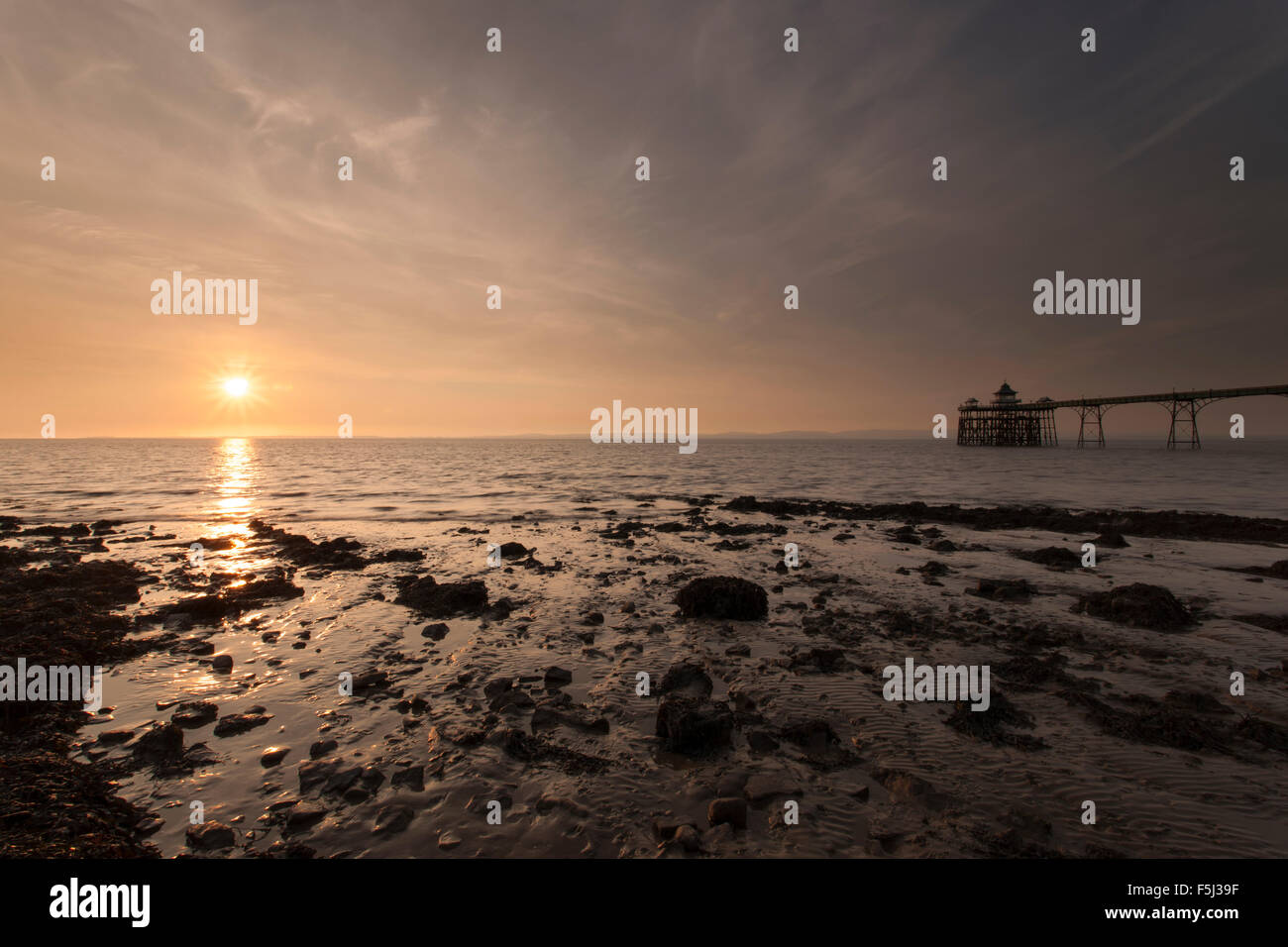 Clevedon pier sun hi-res stock photography and images - Alamy
