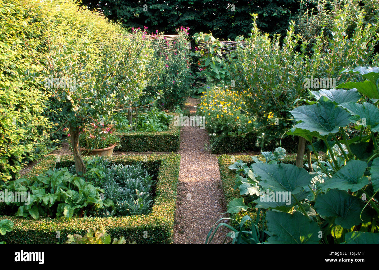 Paths and edging hi-res stock photography and images - Alamy