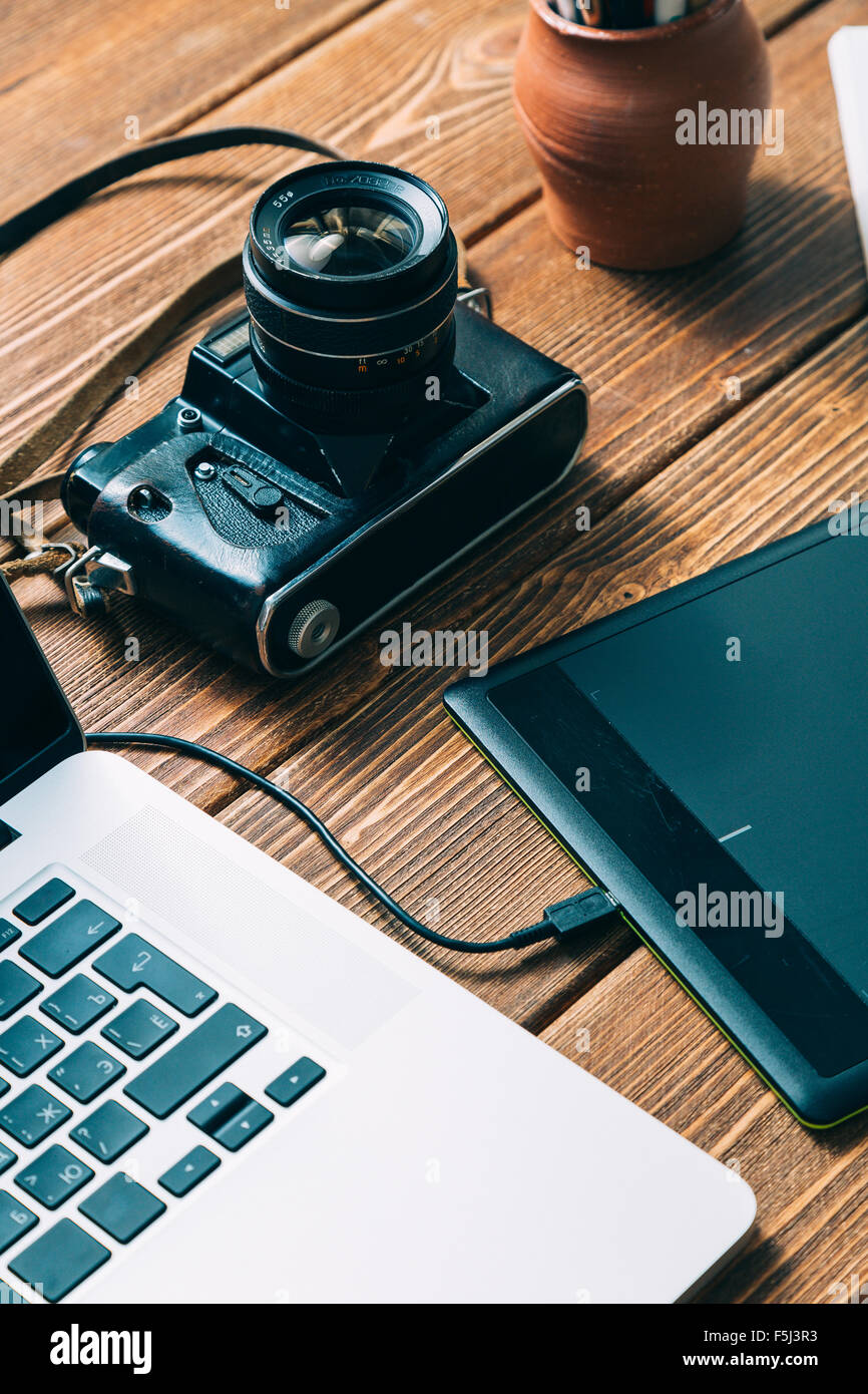 Workplace graphic designer photographer hi-res stock photography and ...