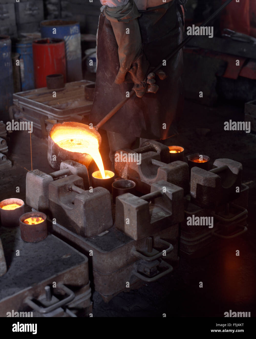 Molten iron pouring hi-res stock photography and images - Alamy