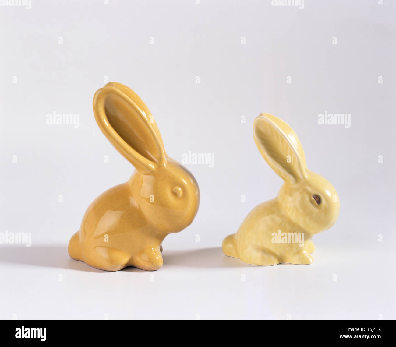 Close-up of two vintage Sylvac pottery rabbits Stock Photo - Alamy