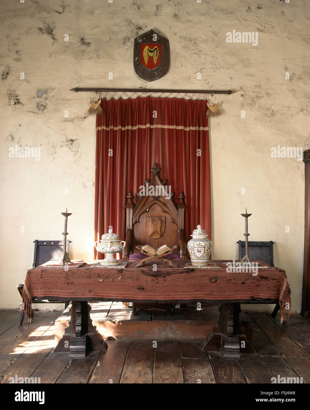 Tudor dining table hi-res stock photography and images - Alamy