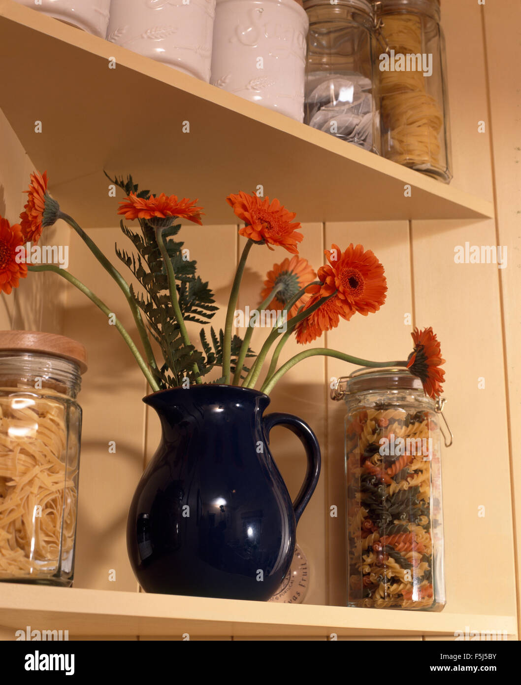 Gerberas vase hi-res stock photography and images - Alamy