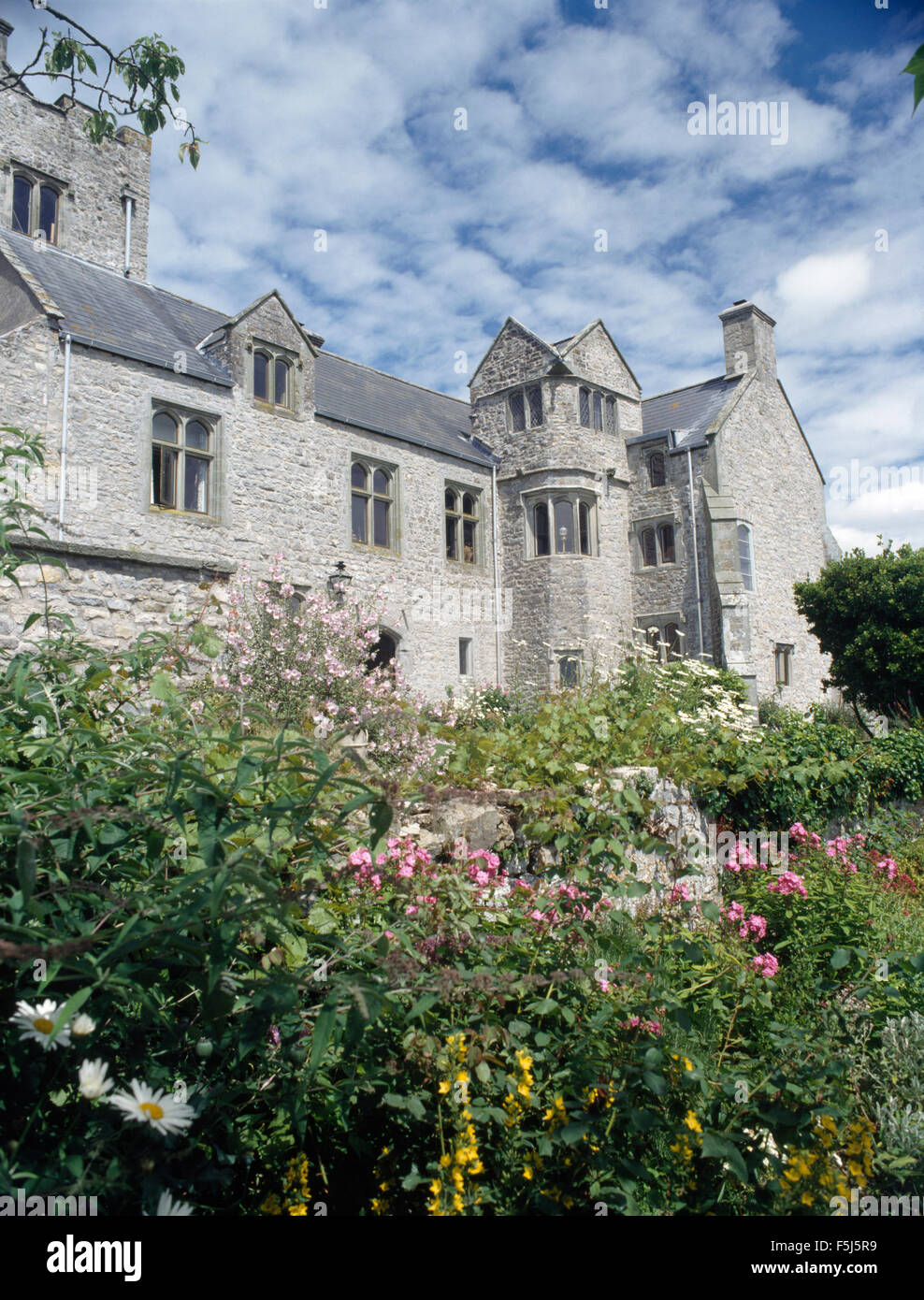 Exterior of medieval stone house in Wales Stock Photo - Alamy
