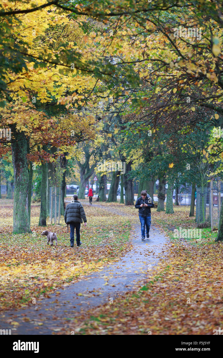 Edinburgh, UK. 5th. Weather pictures of Autumn in the Meadows ...