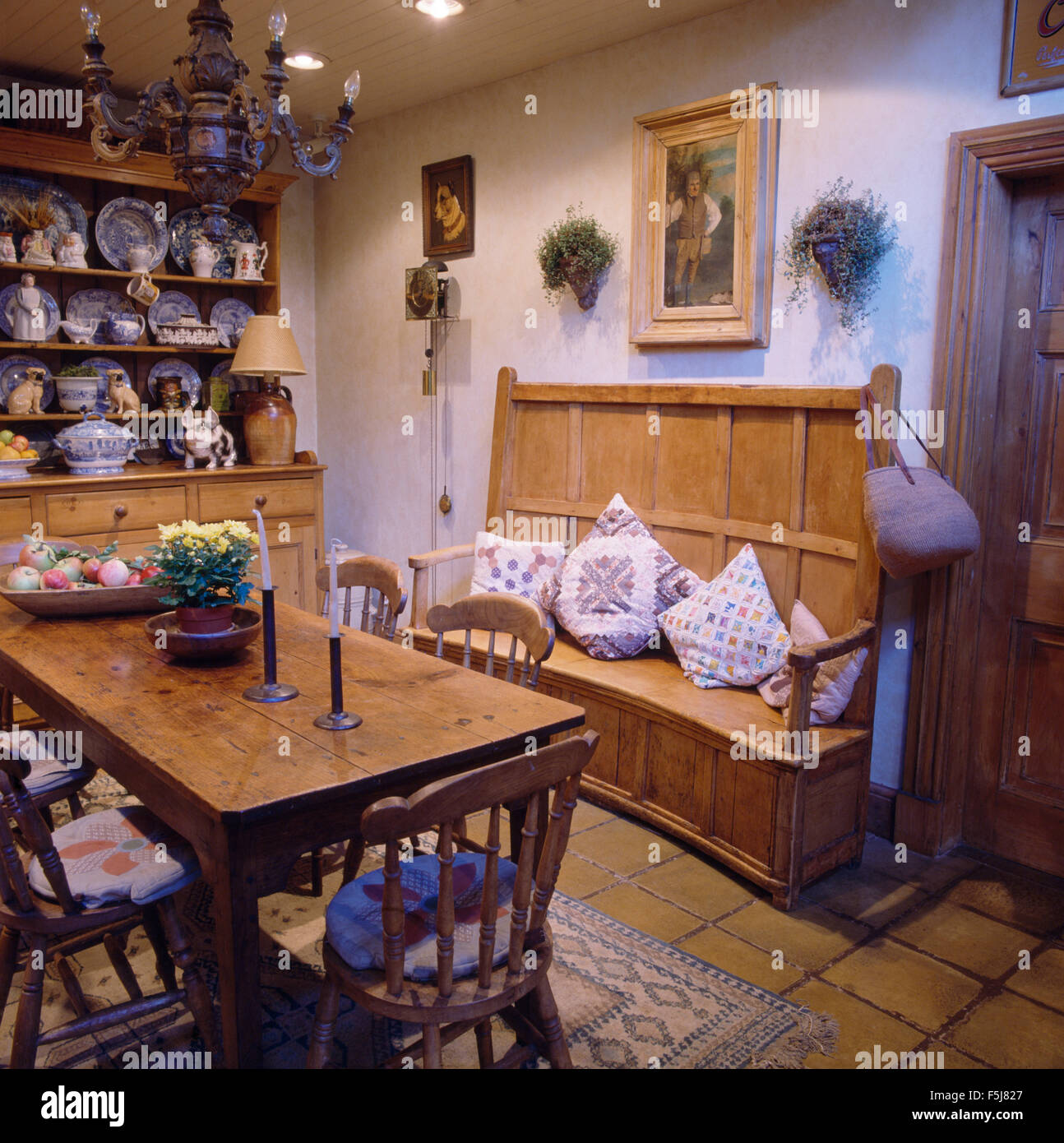 Old settle hi-res stock photography and images - Alamy