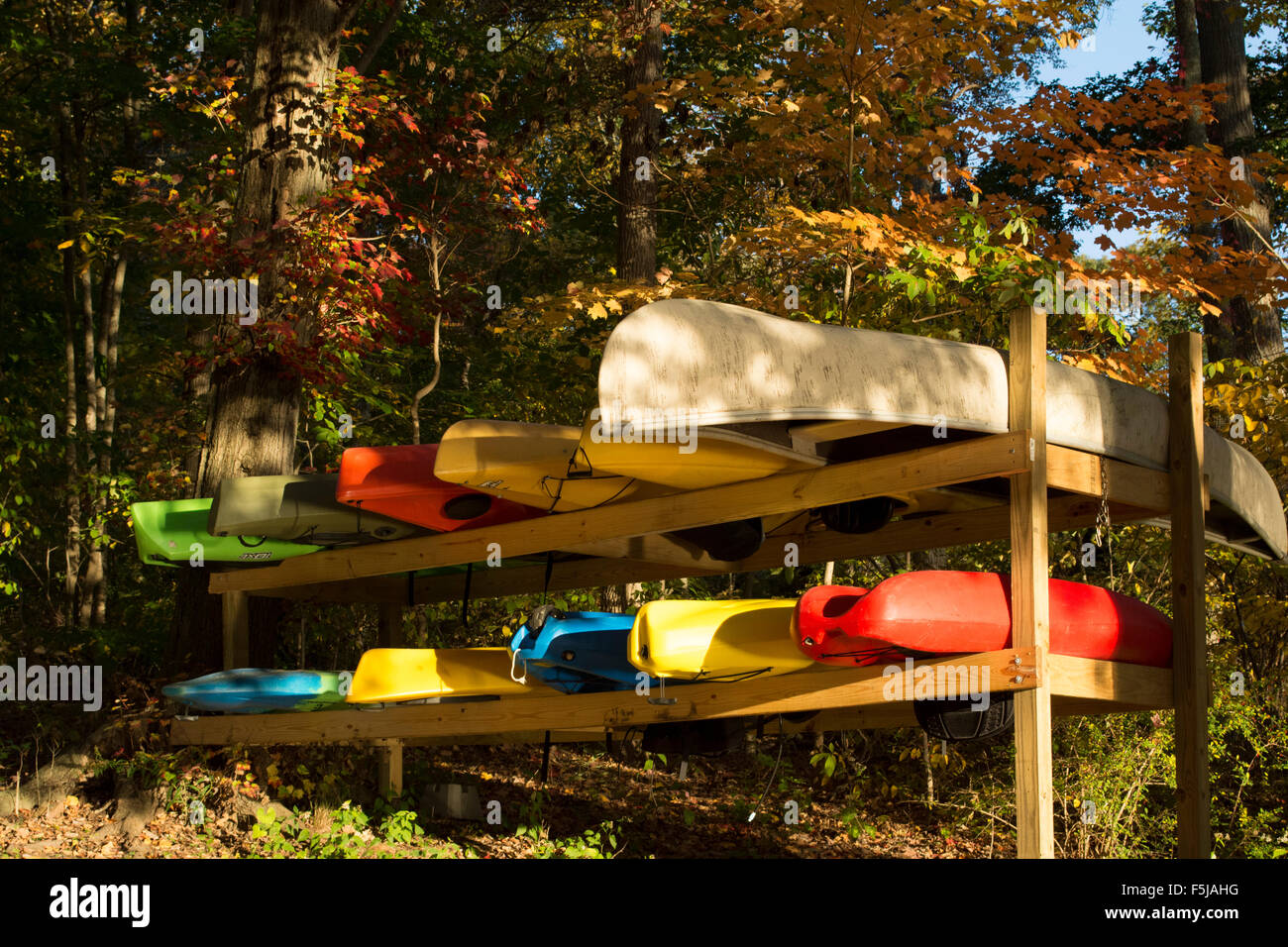 Boats boat canoe canoes hi-res stock photography and images - Alamy