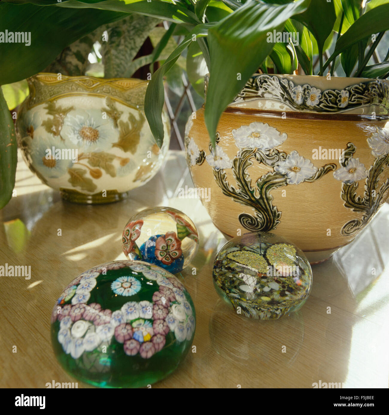 Paperweights hi-res stock photography and images - Alamy