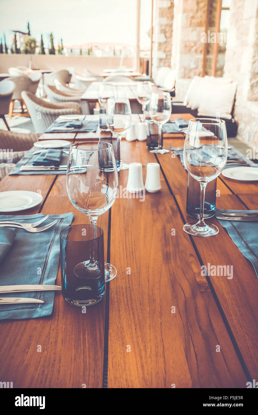 decorated table with plates and serviettes Stock Photo - Alamy