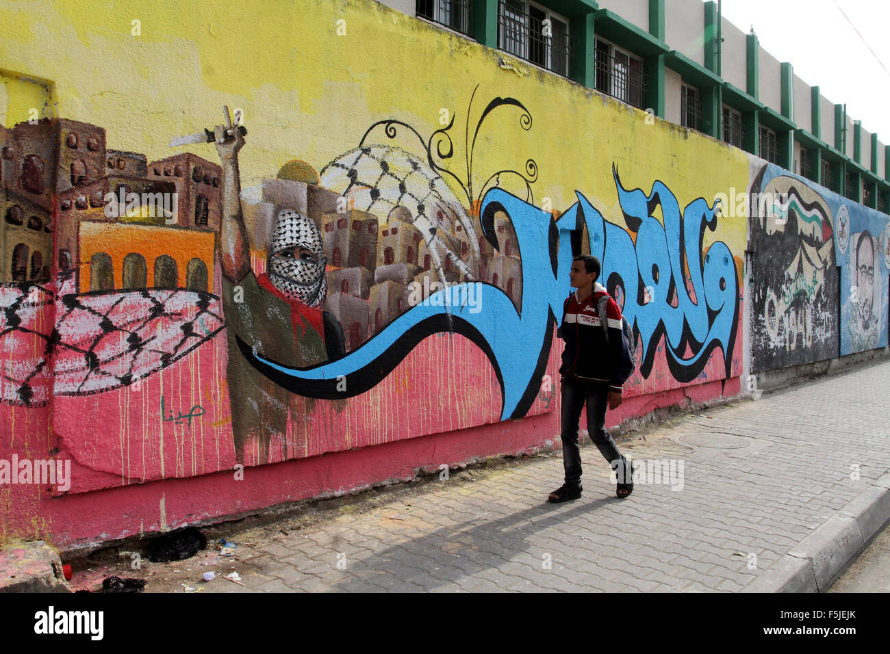 Rafah, Gaza Strip, Palestinian Territory. 5th Nov, 2015. A Palestinian ...