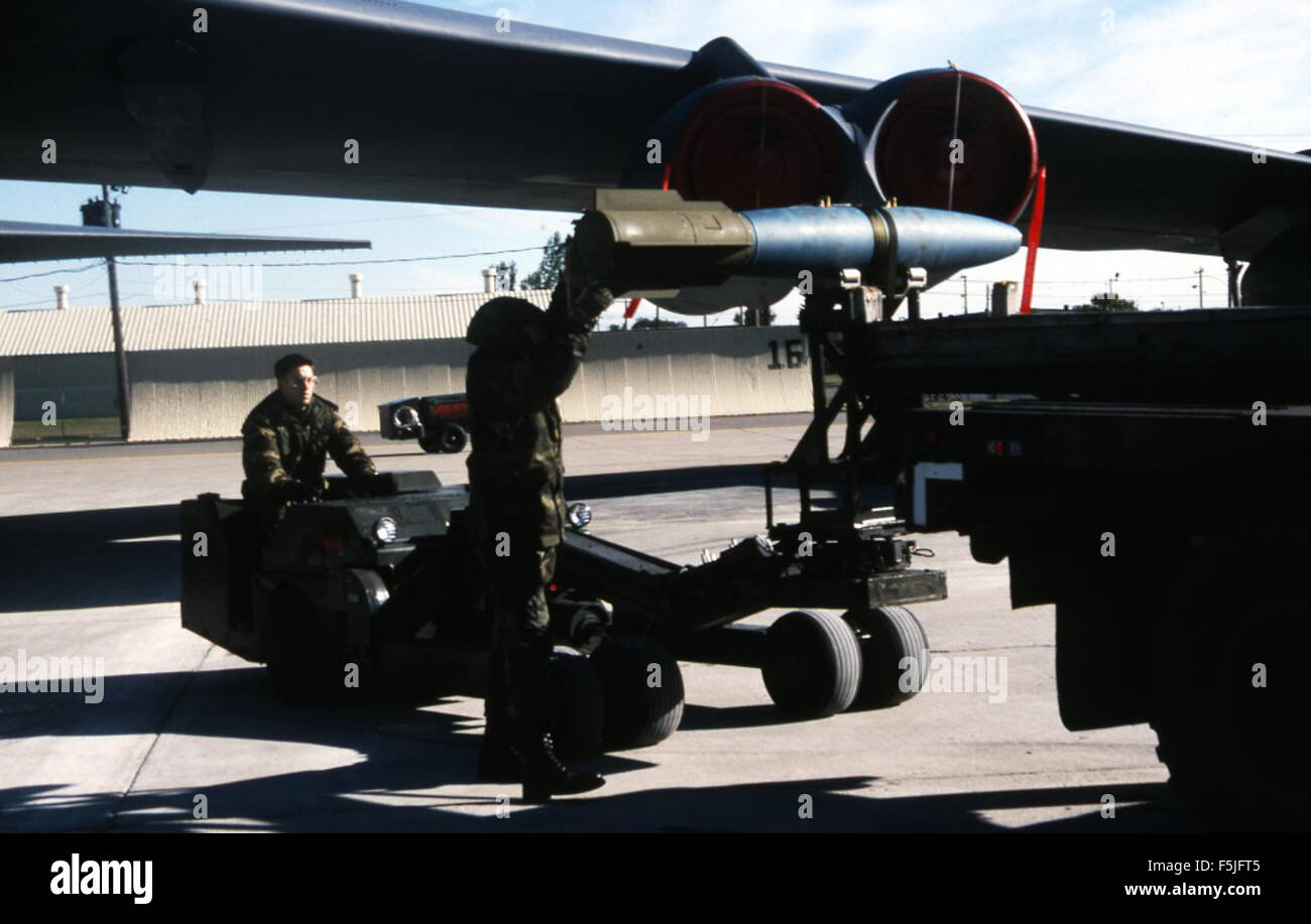 Photograph of Boeing B-52H 60-0029 from the 5th Bomb Wing at Minot AFB ...