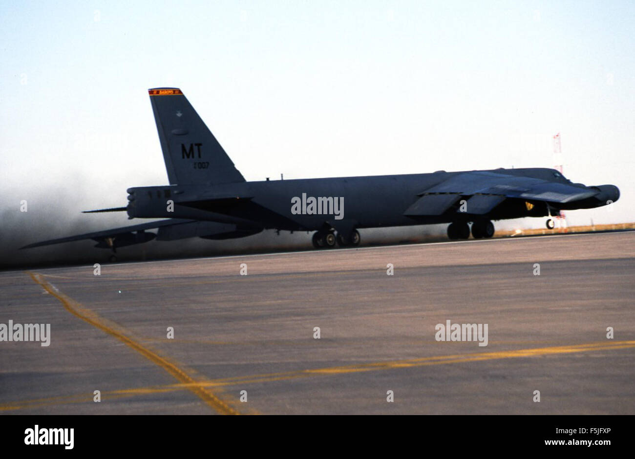 Boeing b 52h 61 0007 5bw minot hi-res stock photography and images - Alamy