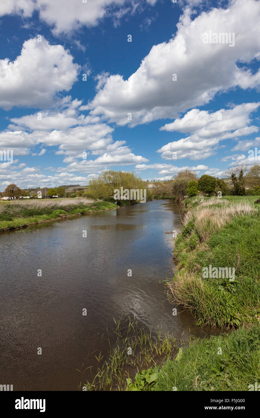 A view along the River Medway towards Yalding, Kent, UK Stock Photo - Alamy