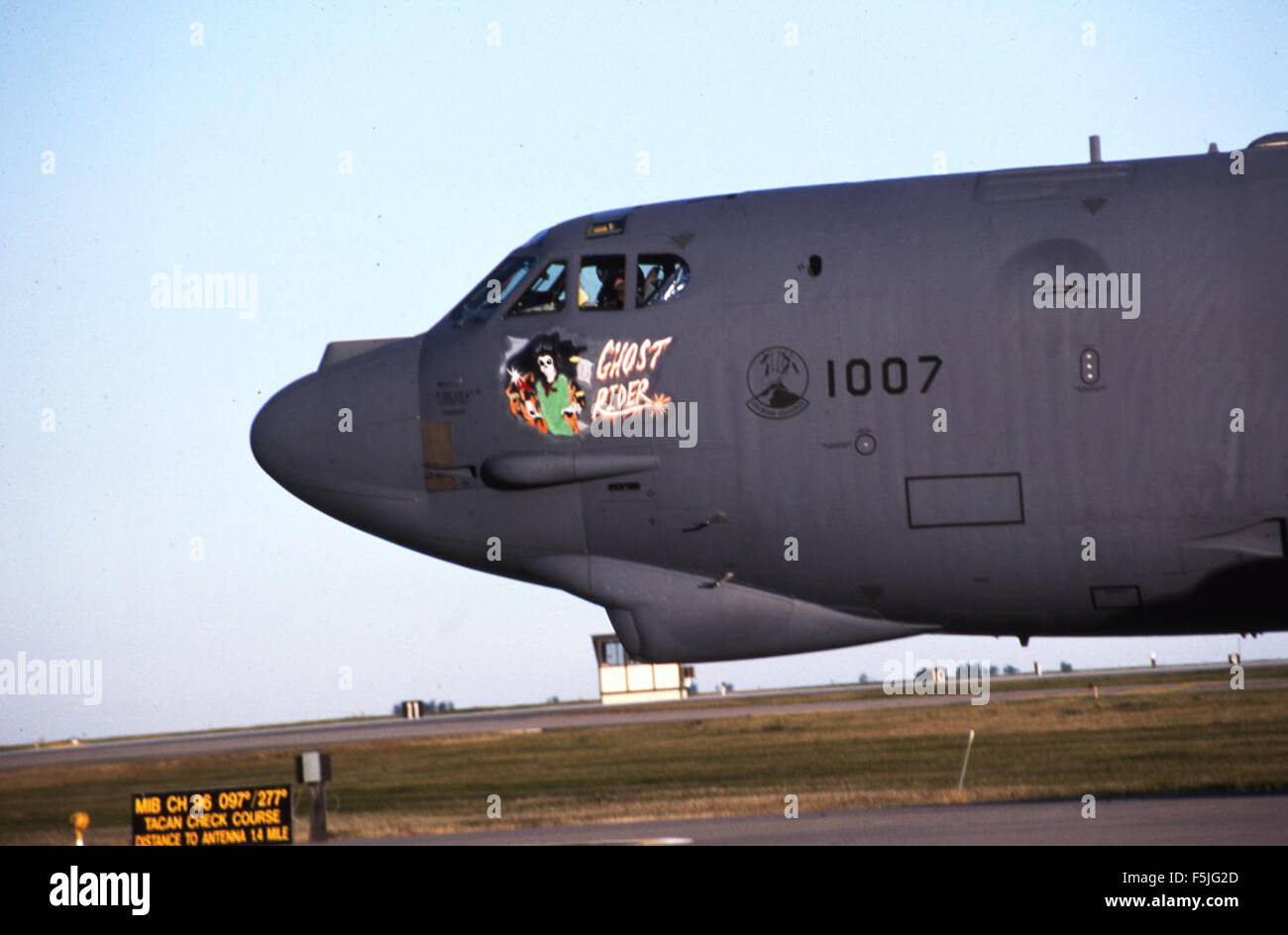 Boeing b 52h 61 0007 5bw minot hi-res stock photography and images - Alamy