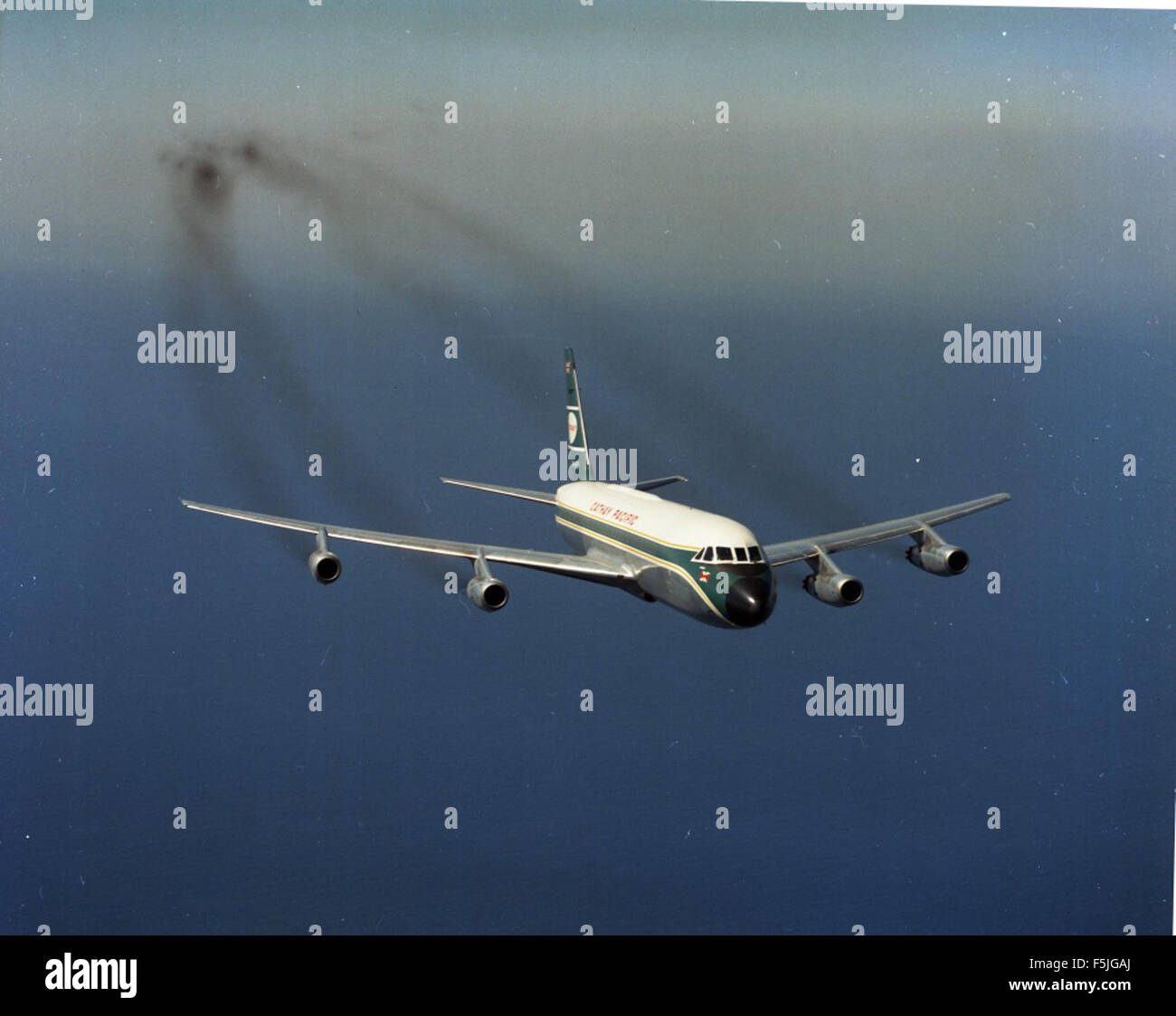 Convair 880 162-62 Cathay Pacific in flight 13Mar62 Stock Photo - Alamy
