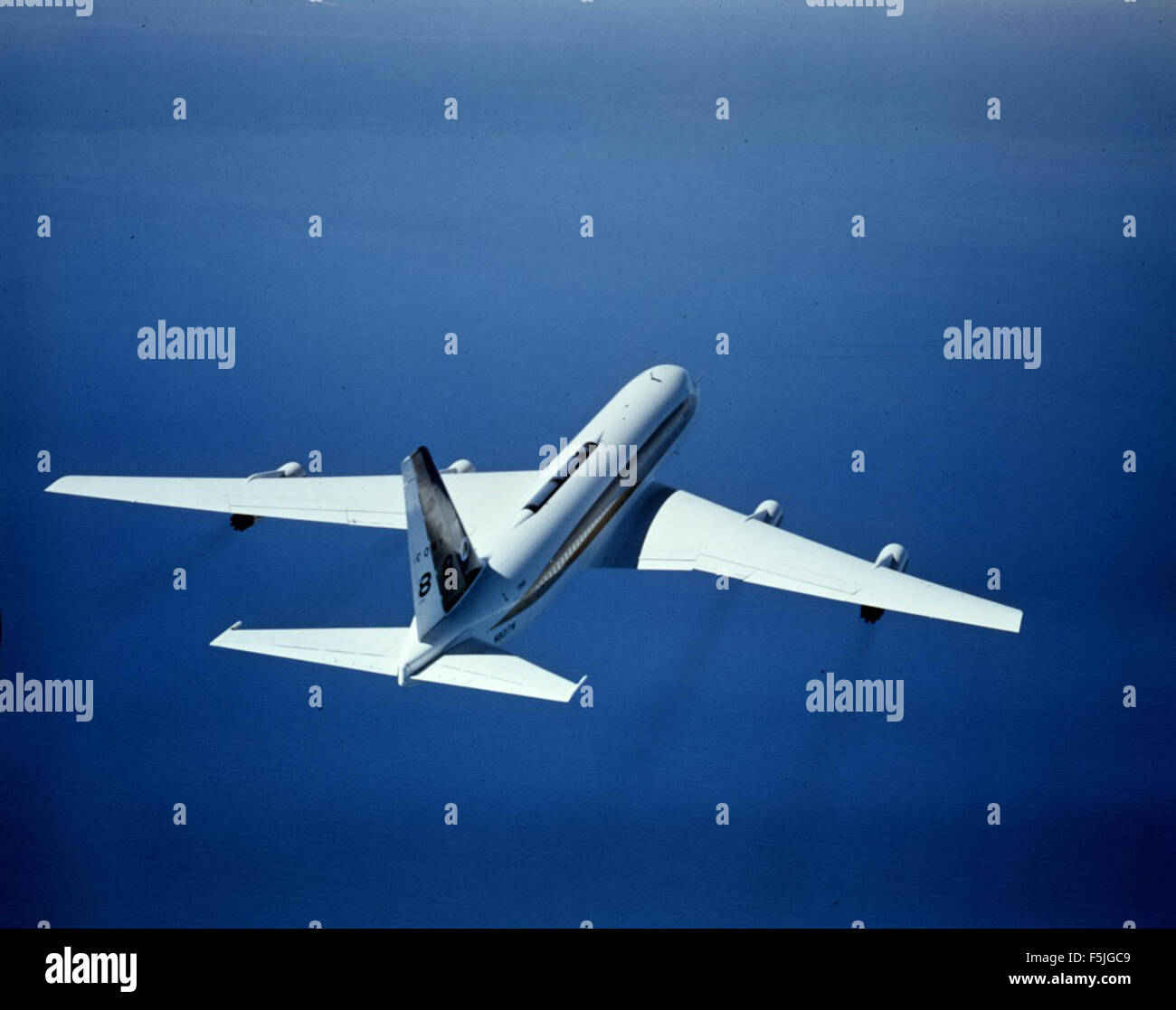 Convair 880 in flight Stock Photo - Alamy