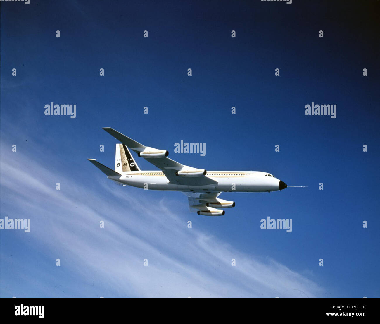 Convair 880 in flight Stock Photo - Alamy