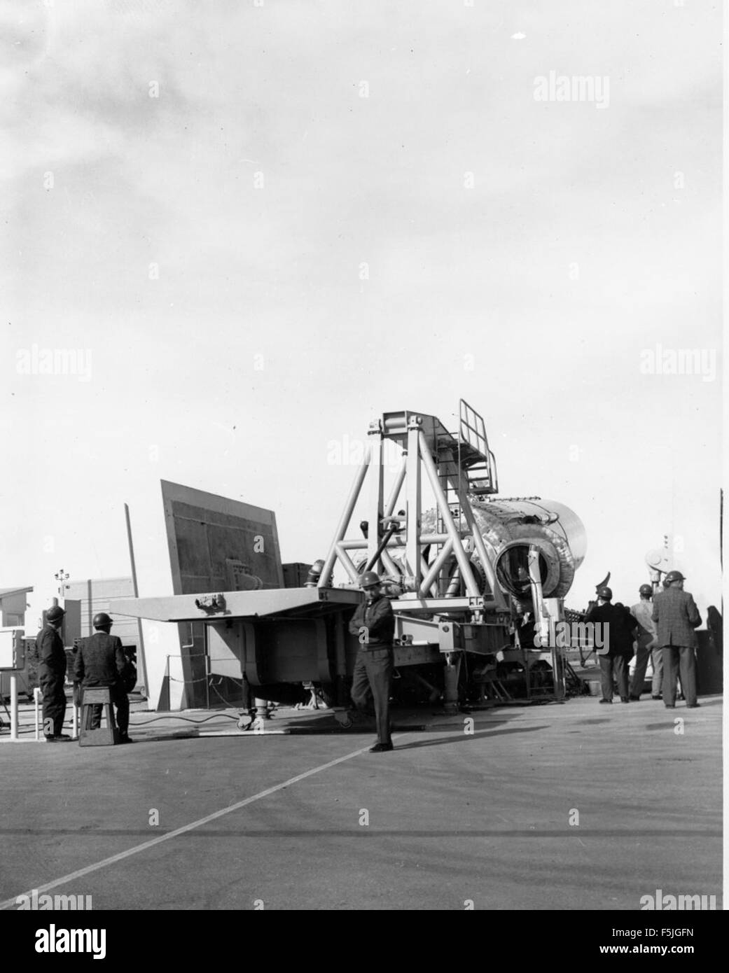 Atlas 3F Reinstal; Being Raised Date 01061962 Stock Photo - Alamy