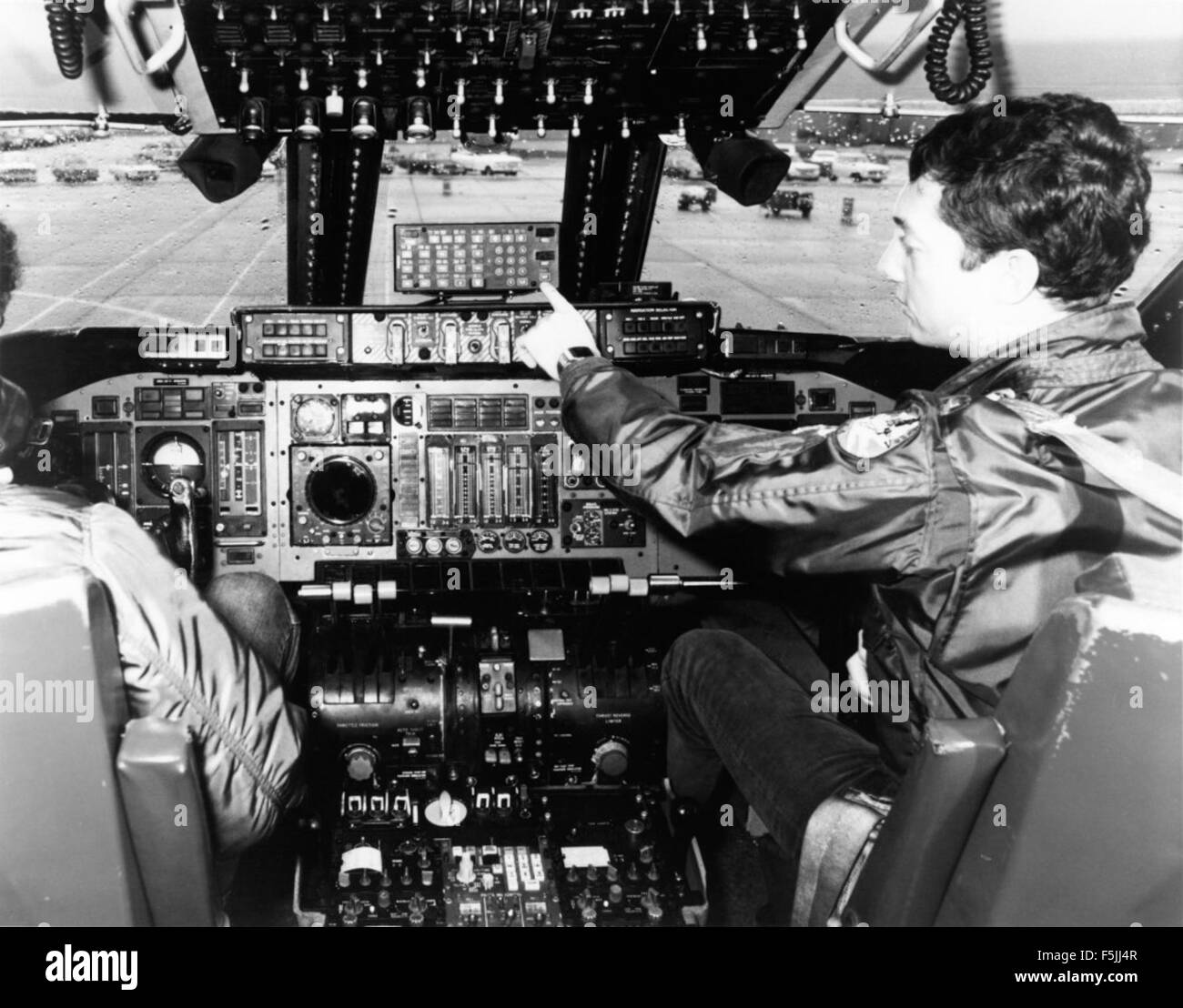 Airlift crew Black and White Stock Photos & Images - Alamy