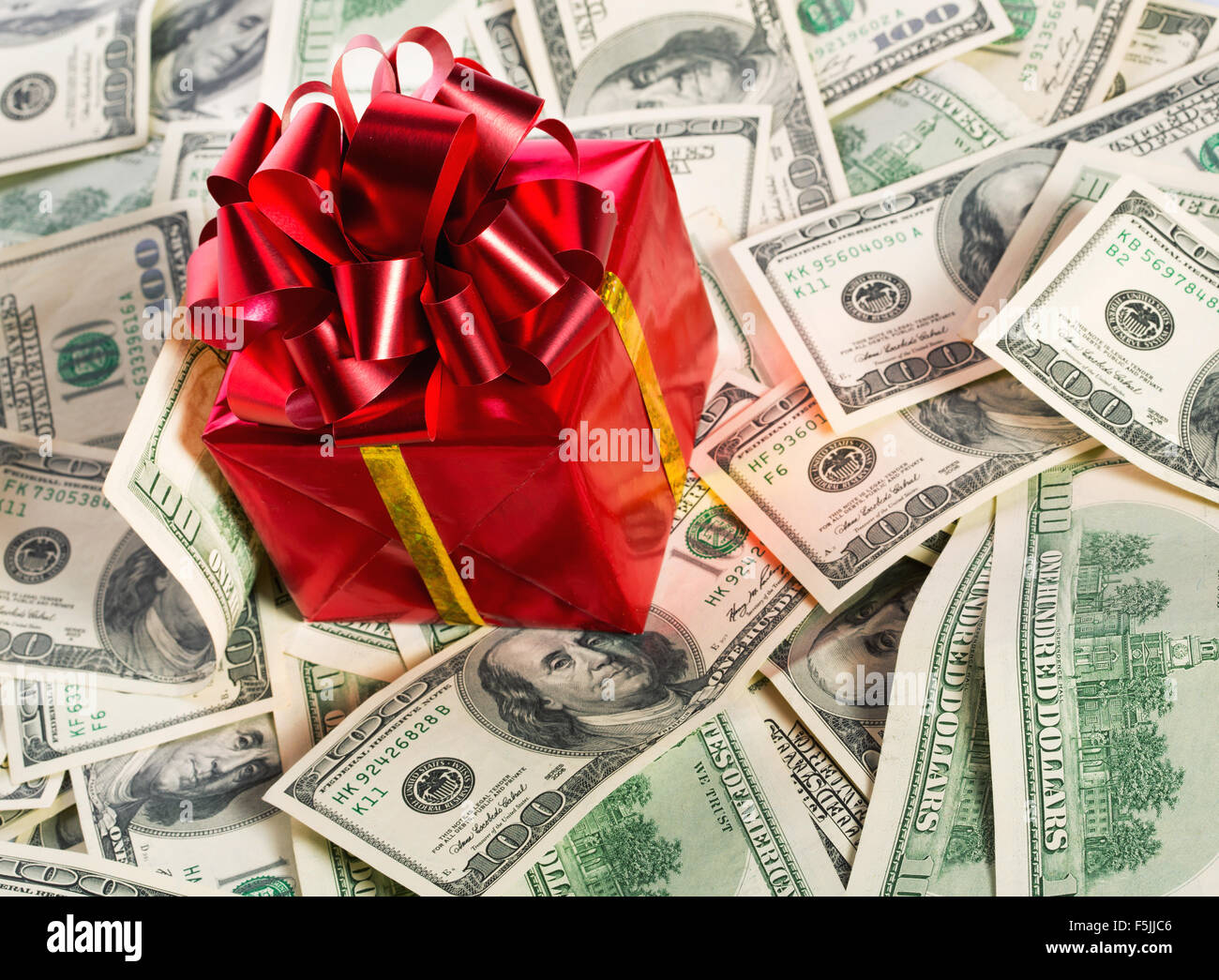 Box paper bills hi-res stock photography and images - Alamy