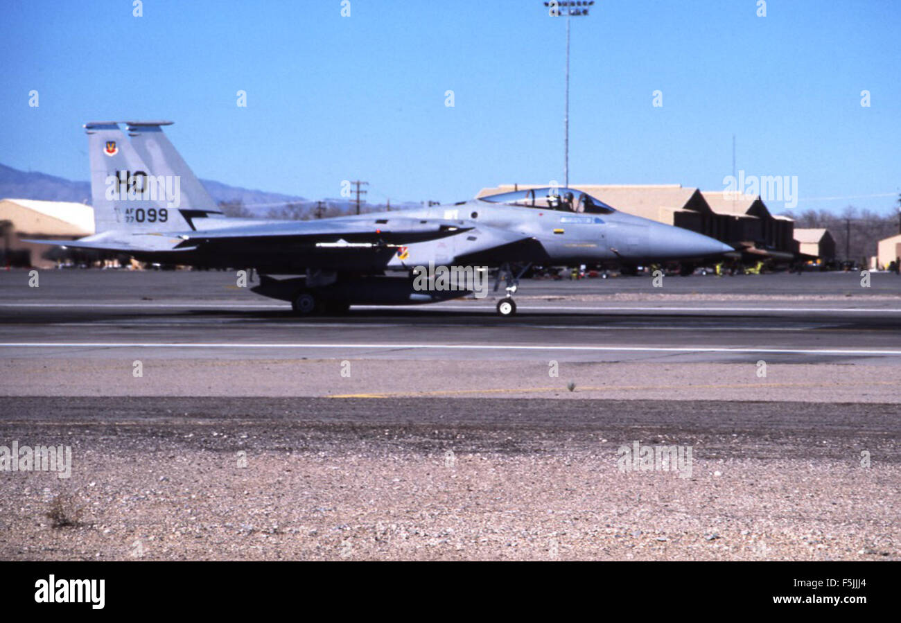 Image of McDonnell F-15A fighter aircraft, tail number 77-0099 ...