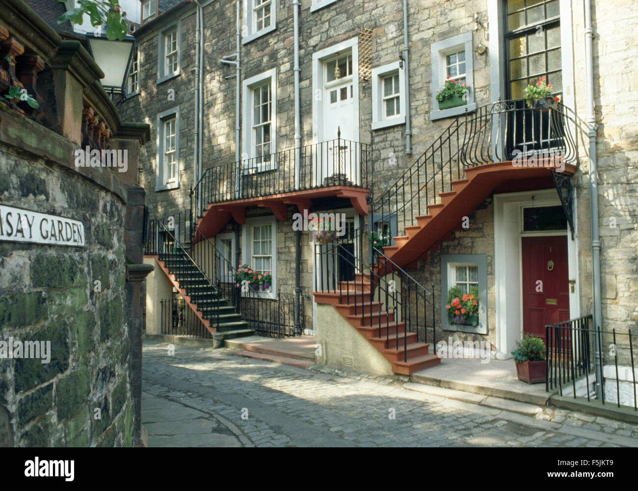 Building steps hi-res stock photography and images - Alamy