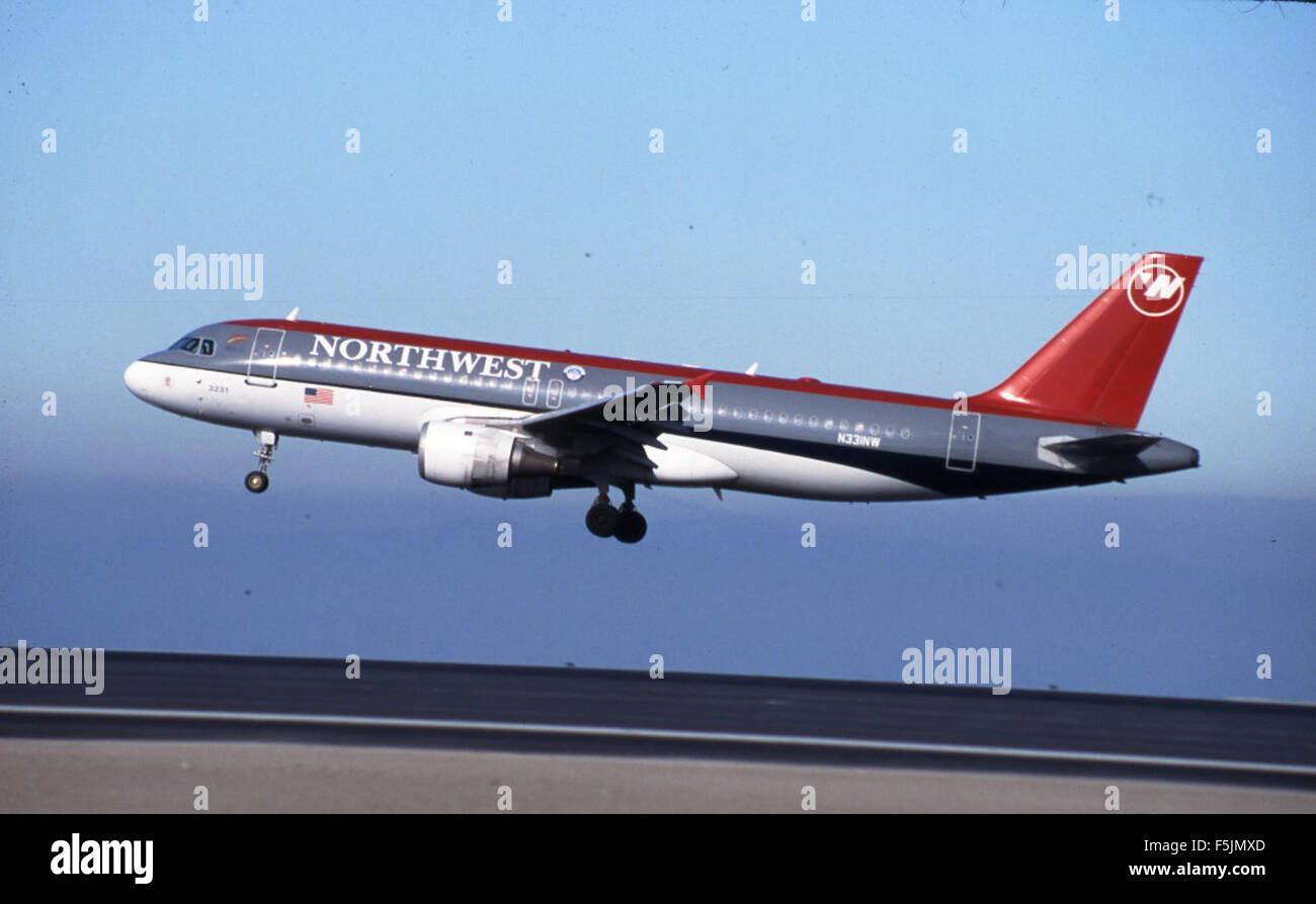 Photograph of Airbus A320-211, serial number 318, registration N331NW ...