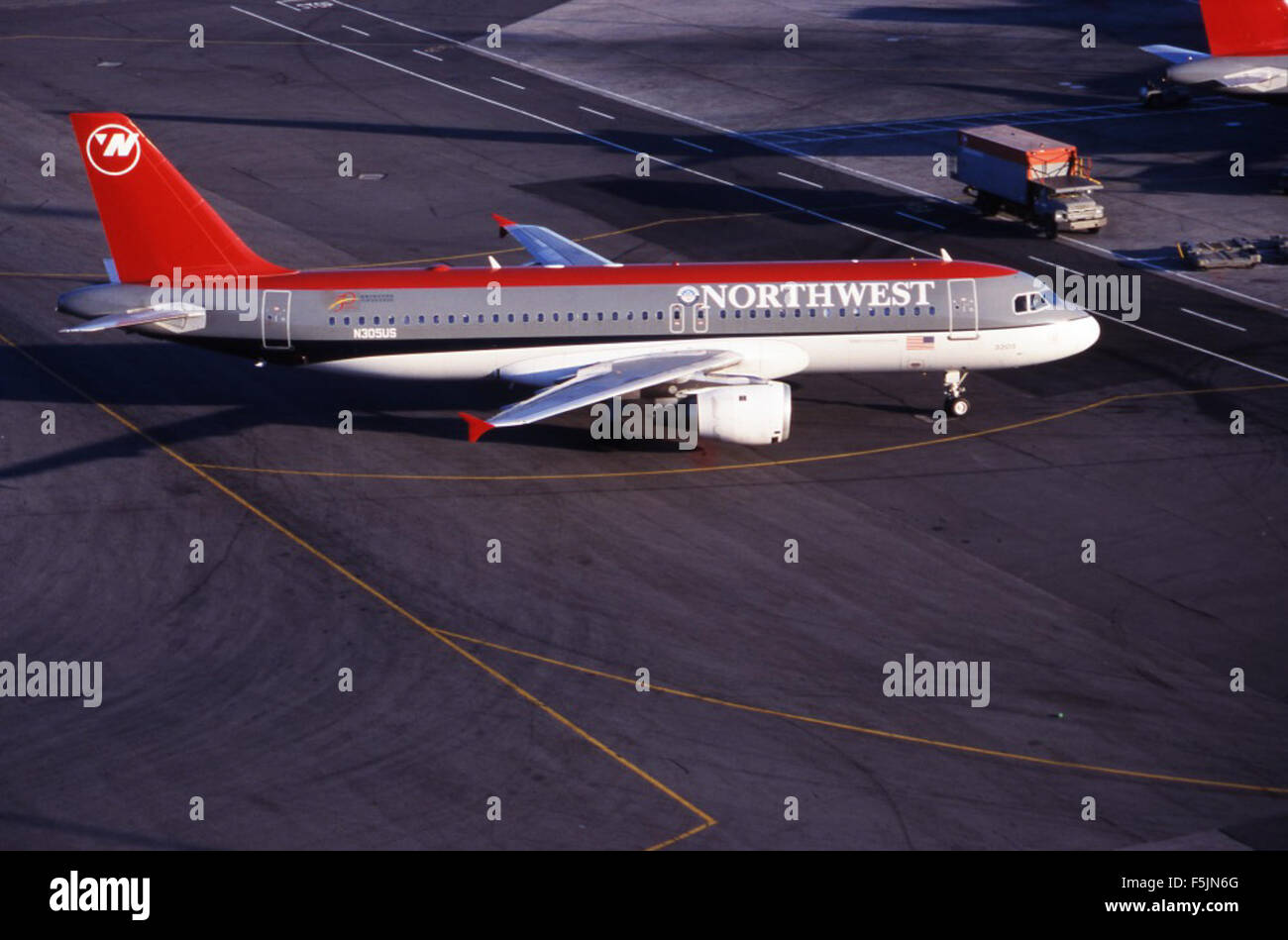 Airbus A320-211 cn 41 N305US Northwest AL SFO 24Sep99 [RJF] Stock Photo ...