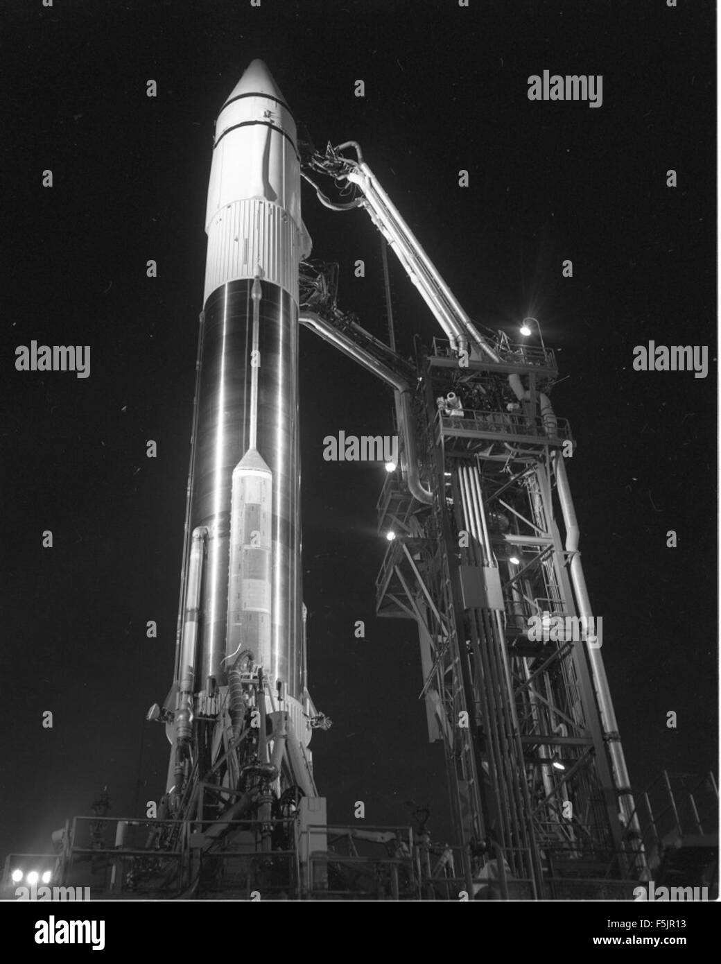 Atlas centaur rocket launches hi-res stock photography and images - Alamy
