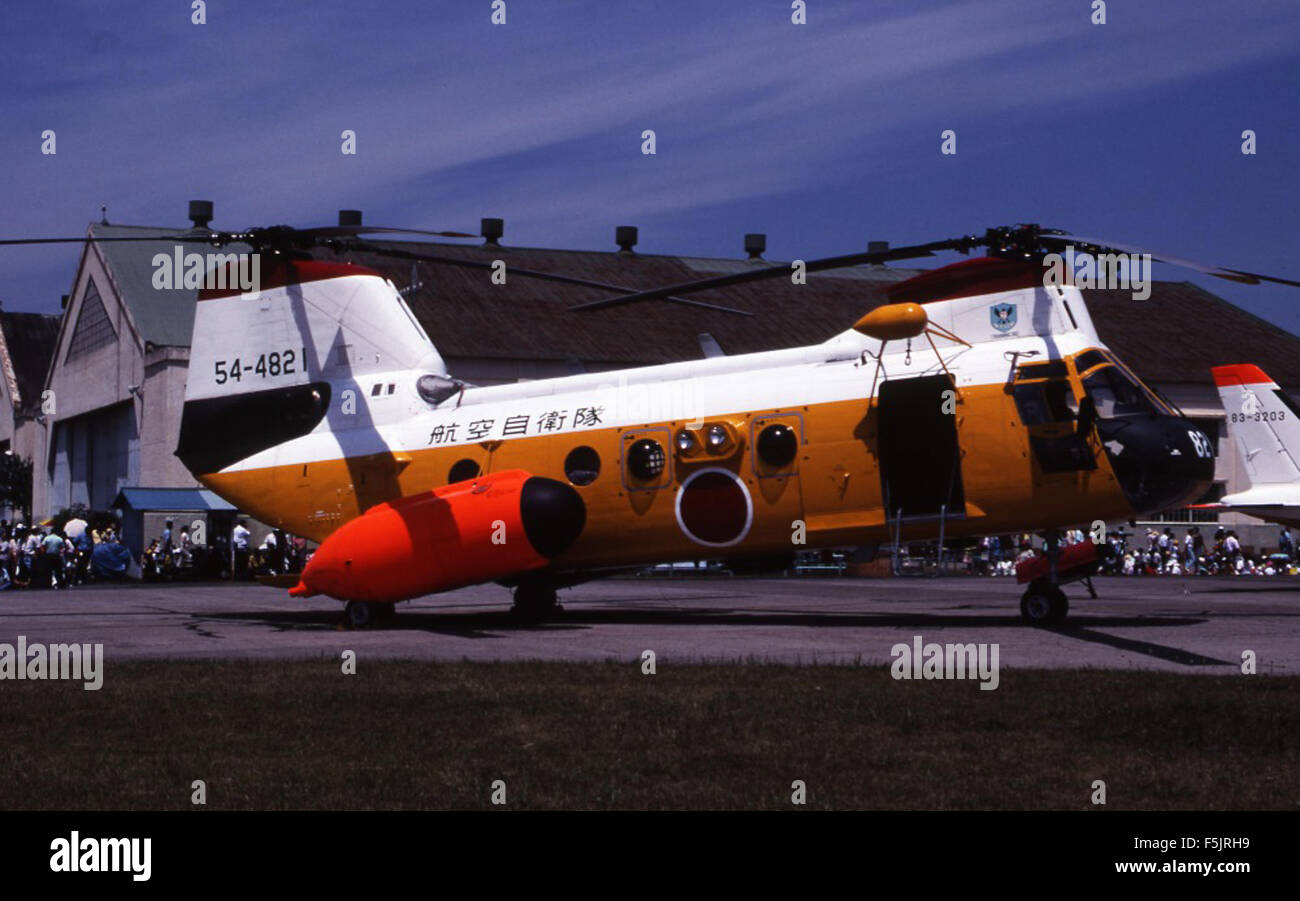 Vertol-Kawasaki KV-107 54-4821 JASDF Gifu AB 3Jun90 [Masanori Ogawa ...