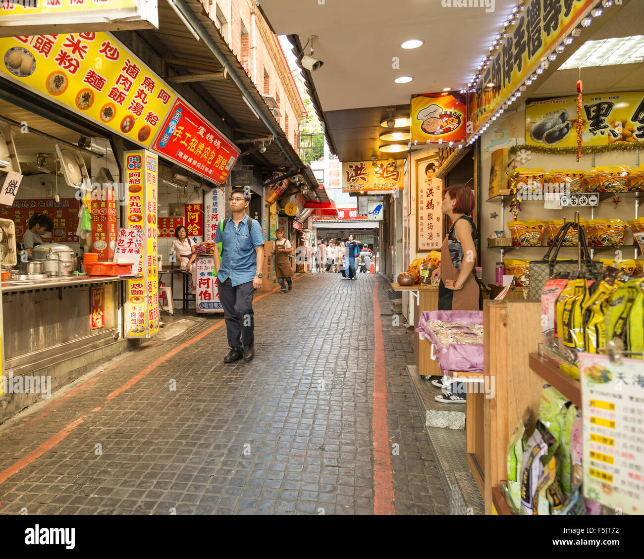 NEW TAIPEI CITY, TAIWAN - SEPTEMBER 11, 2015: Street vendors and ...