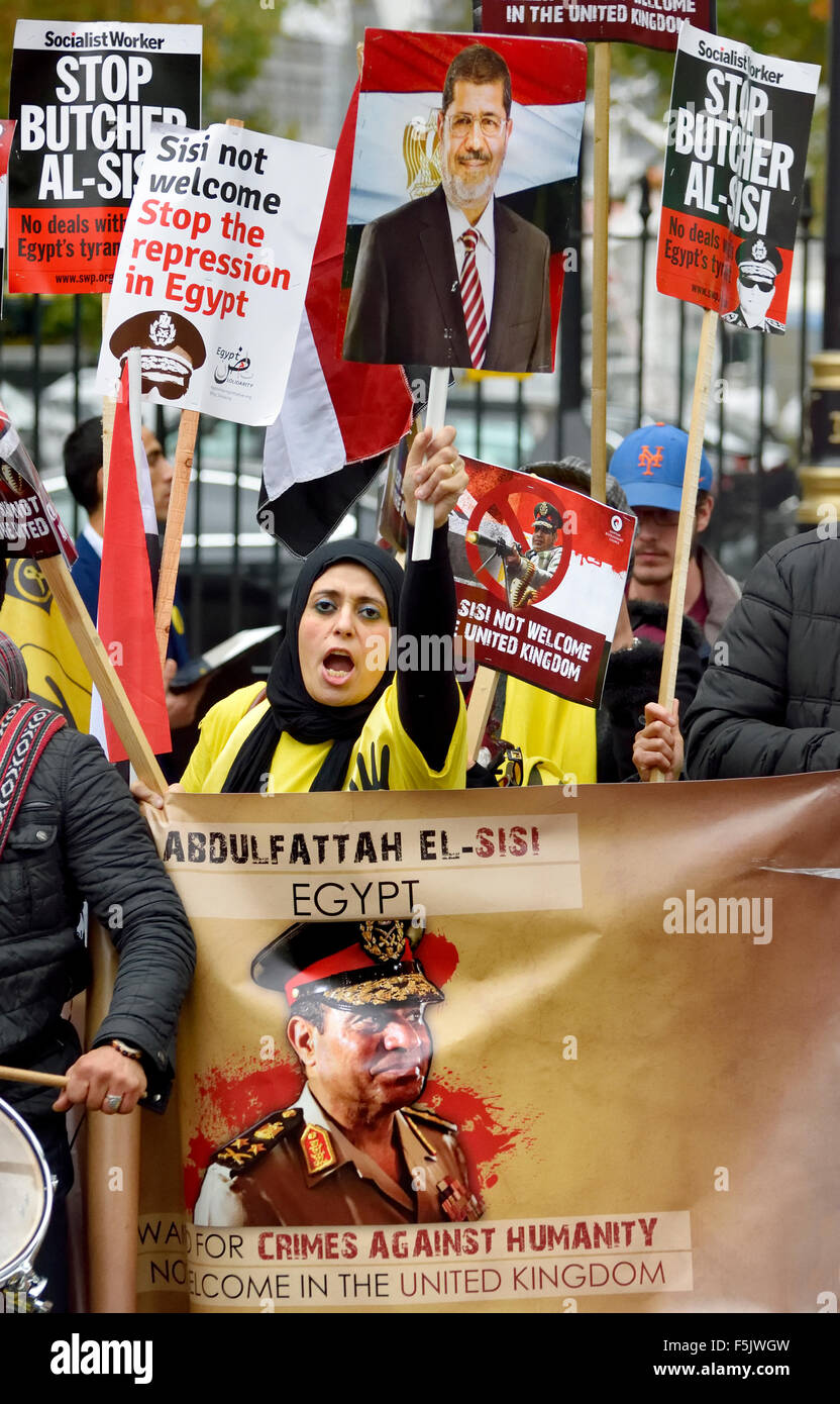 London, UK. 5th November, 2015. Demonstrators for and against President ...