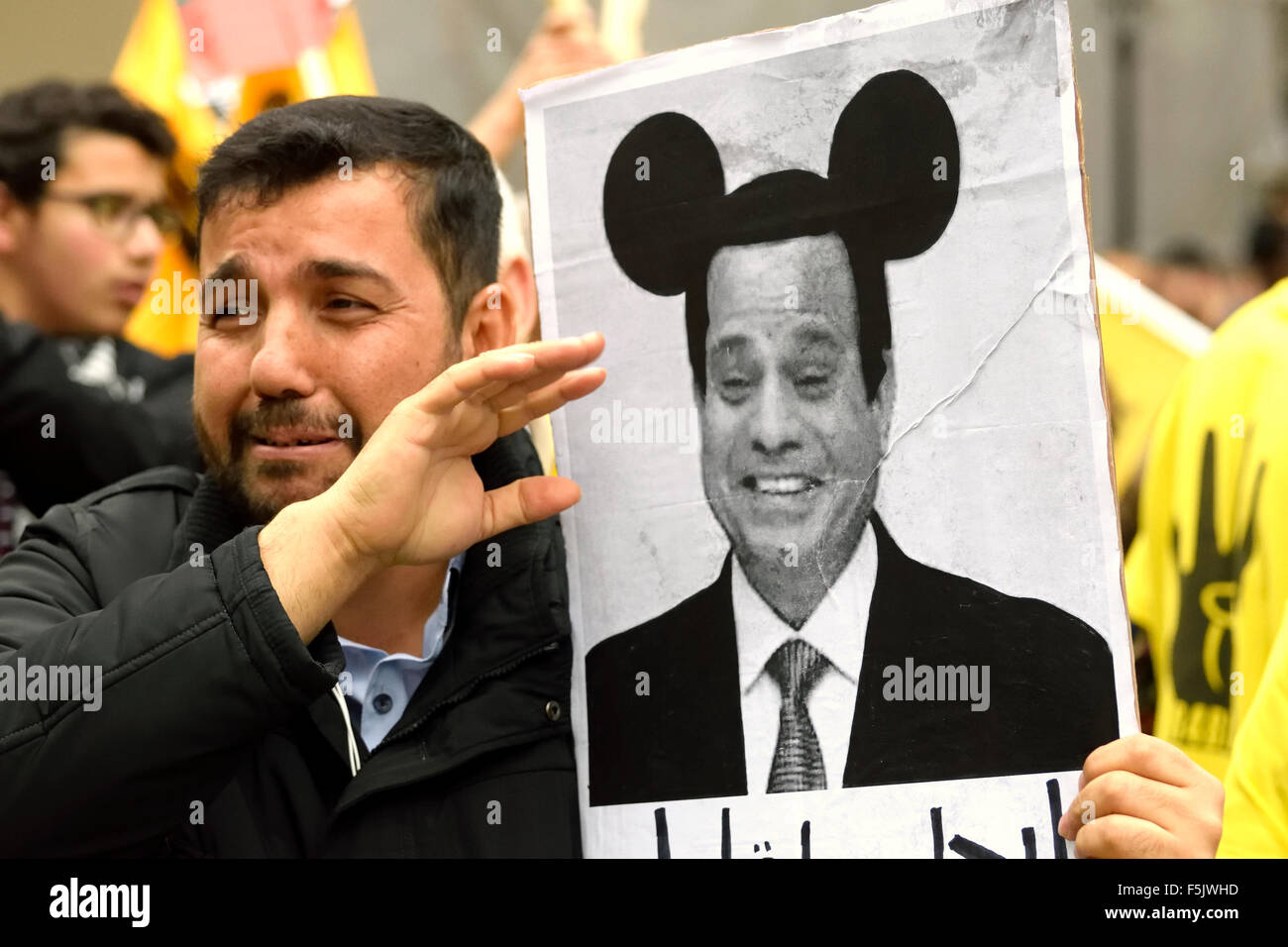 London, UK. Nov 5th, 2015. Demonstrators for and against President Sisi ...
